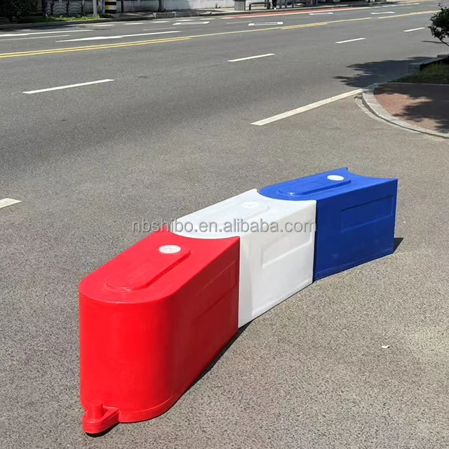 Outdoor Plastic Go-karting Track Stackable Barriers Durable Water or ...