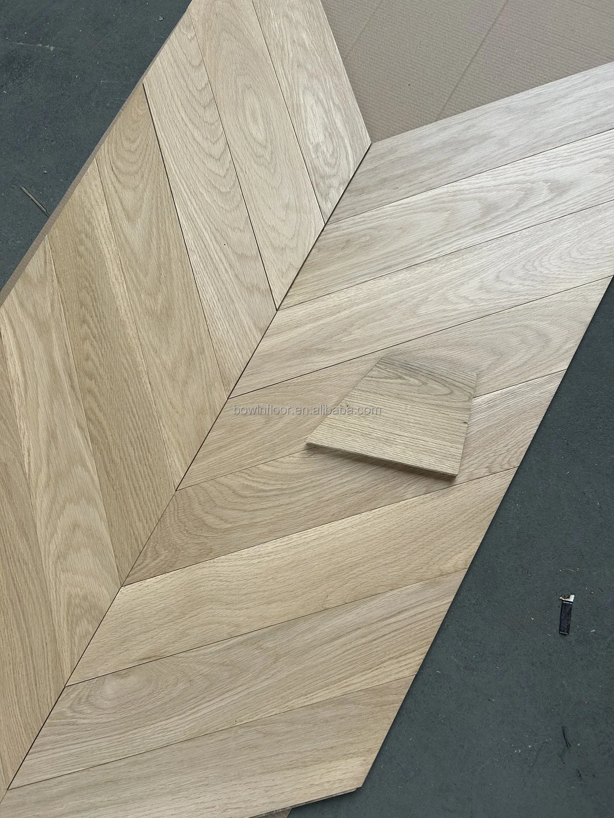 Matte Finished Natural Color Oak Chevron Engineered Flooring