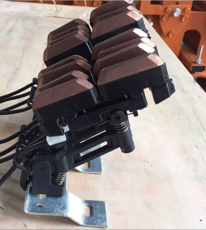 KOMAY U12 M16 Compact Double Current Collector for Insulated Busbar