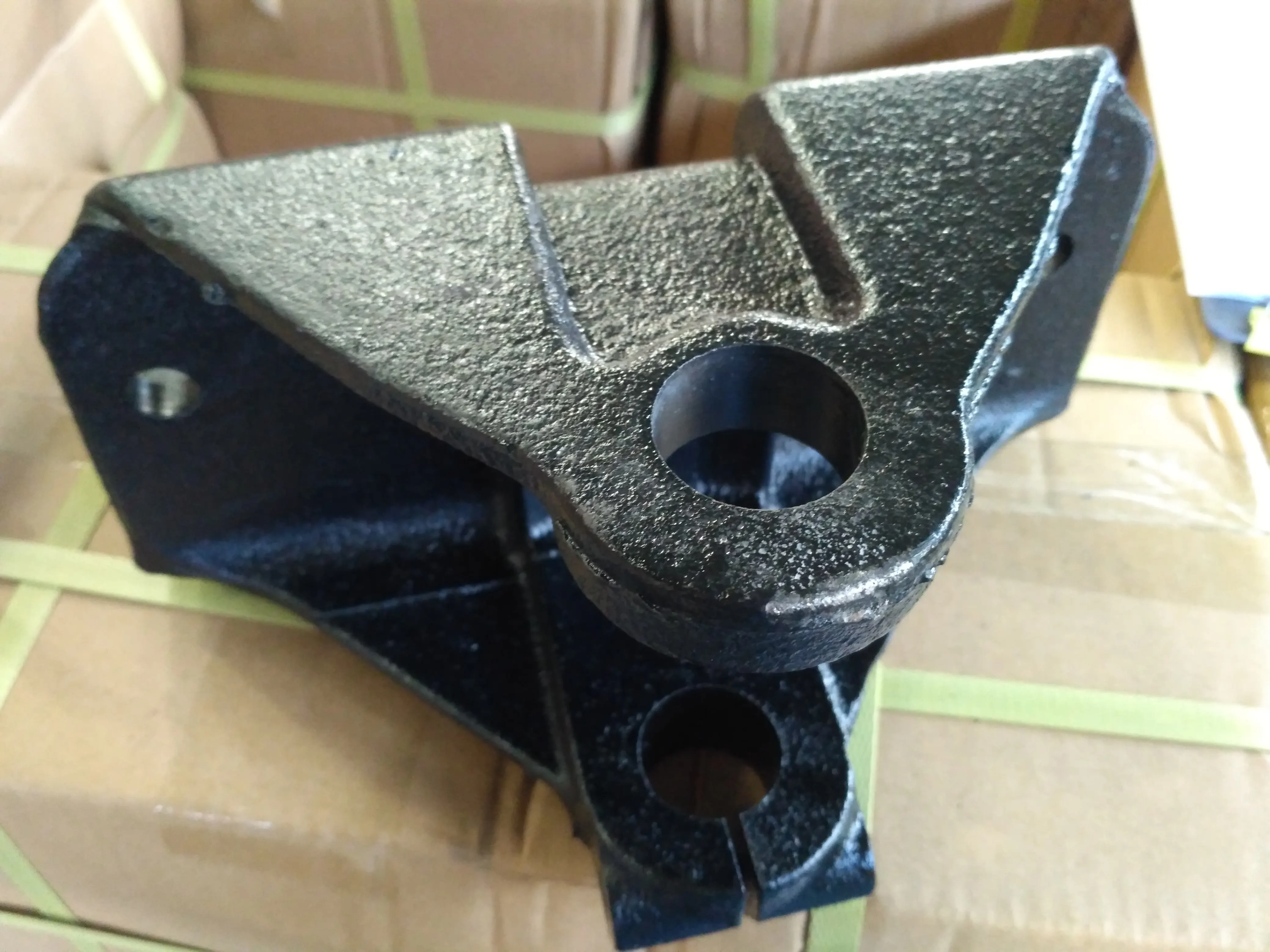 重型卡车的弹簧吊架支架日产UD零件后CWB520(L & R) 54231-01Z16| Alibaba.com