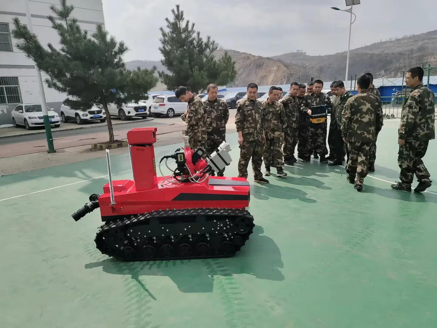 RXR-M100BGD Firefighting Robot Rubber Tracked 4WD Electrical Fire ...
