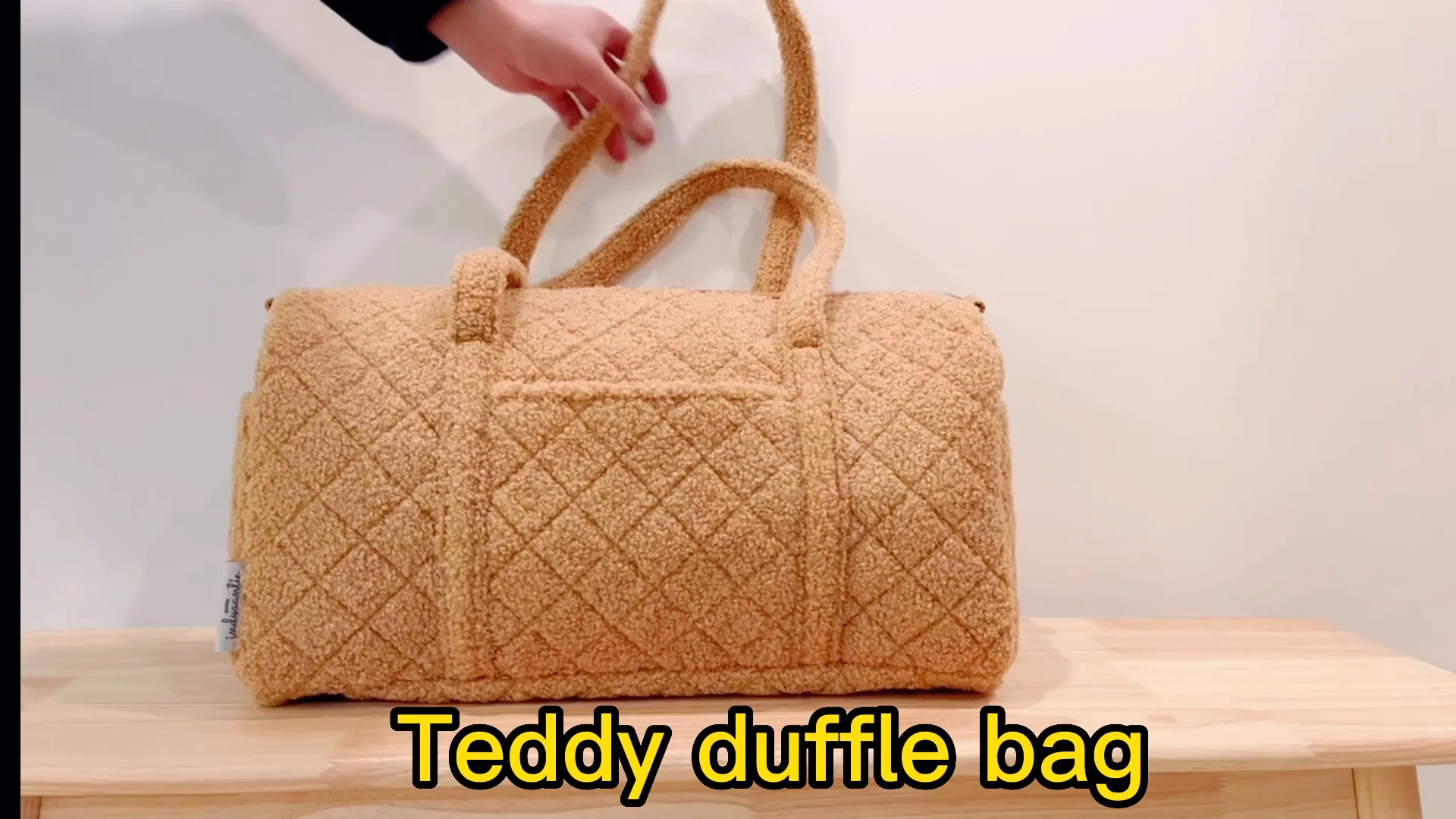 Woman Comfortable And Soft Teddy Duffle Bag Fleece Sherpa Luxury Duffle ...