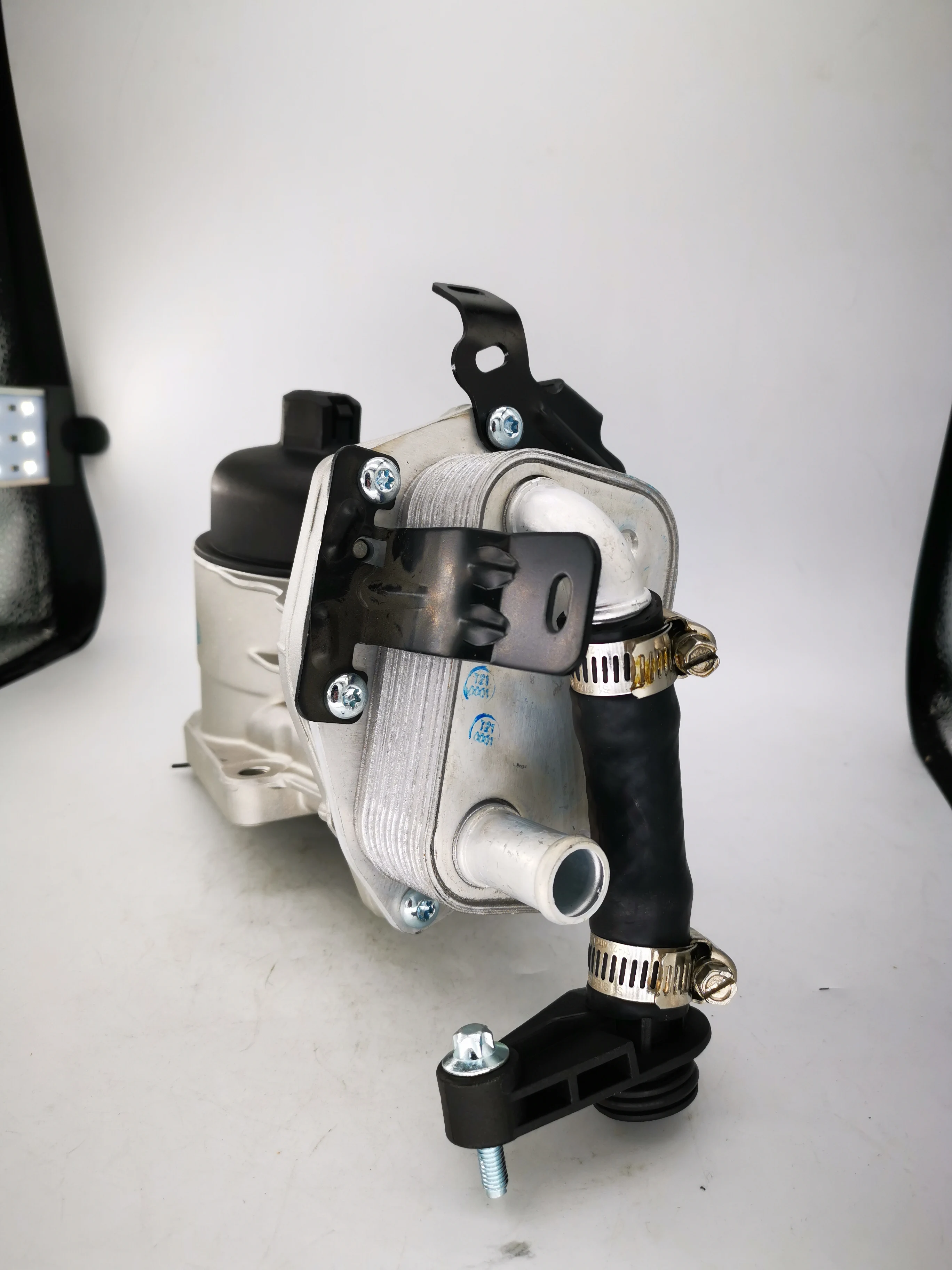 Oil Cooler Filter LR006653 for Land Rover Freelander 2