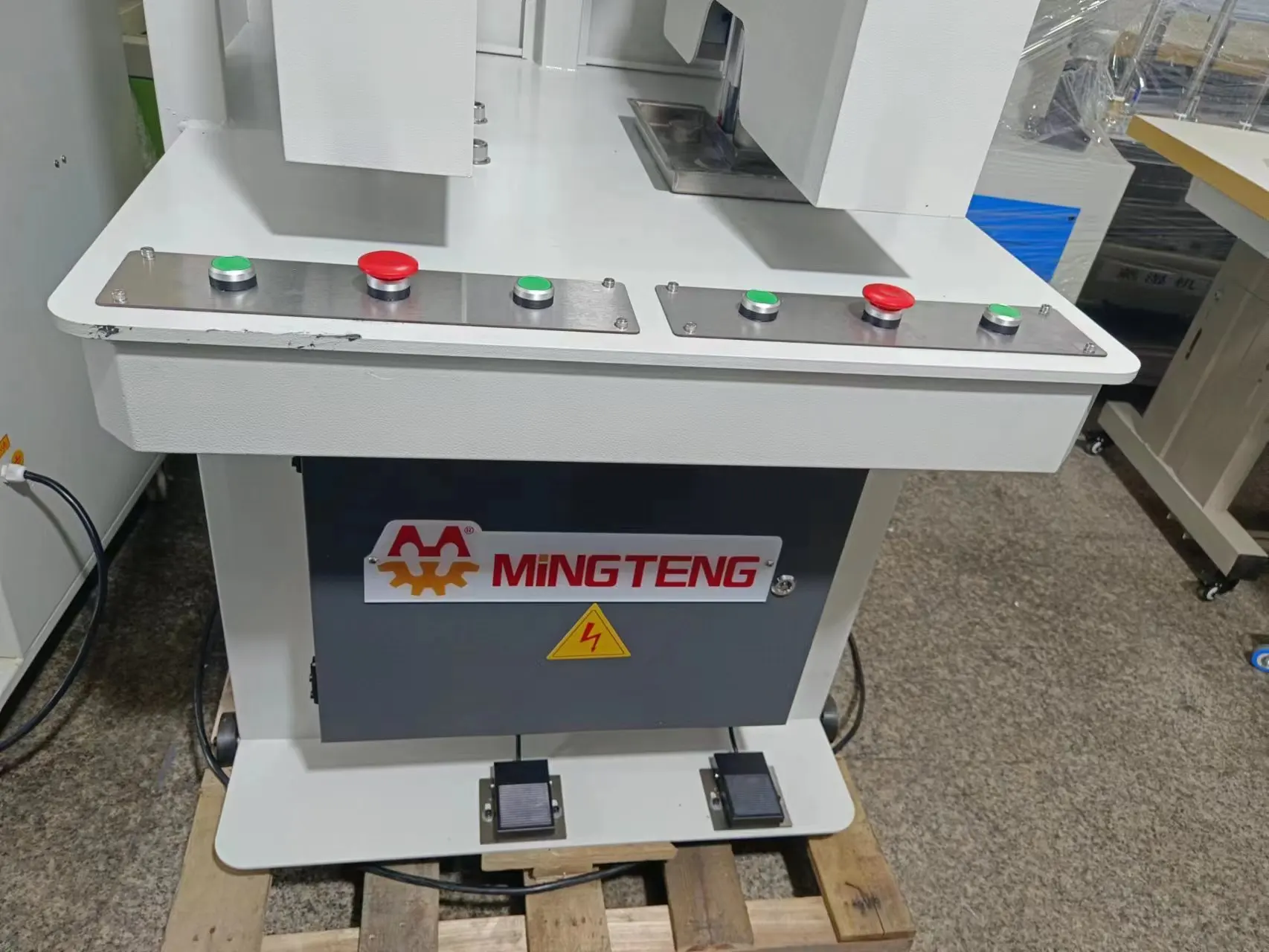 MT-338A Universal 3D Shoe Making Machine & Foot Pedal Sewing Machine OEM