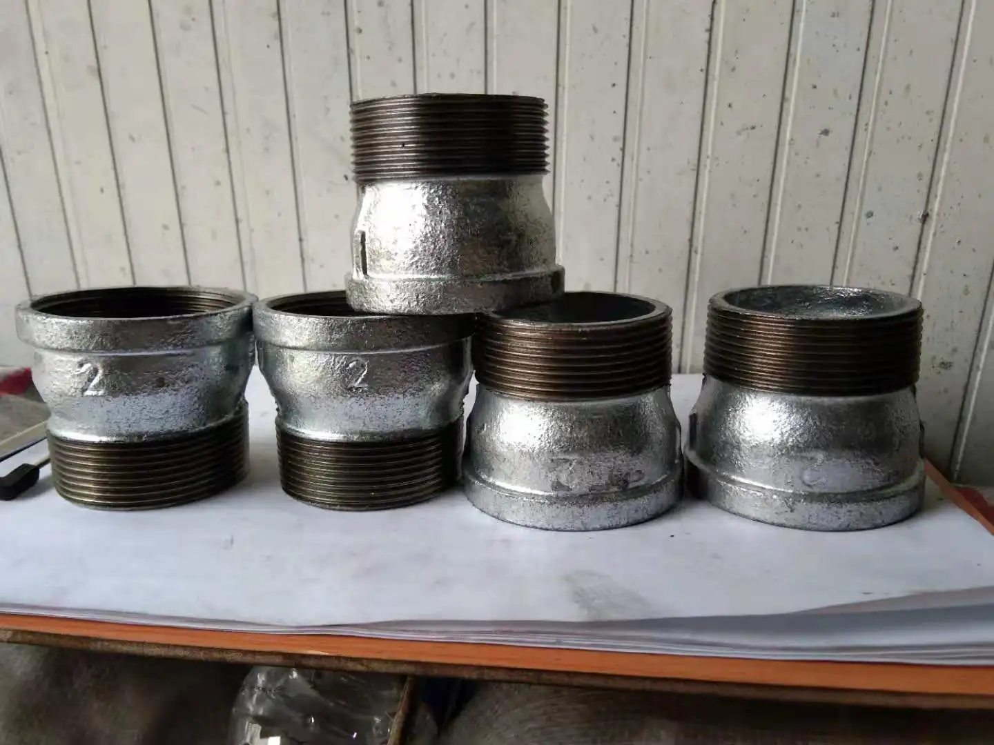 Galvanized Malleable Cast Iron Pipe Fittings Carbon Steel Pipe Nipple ...