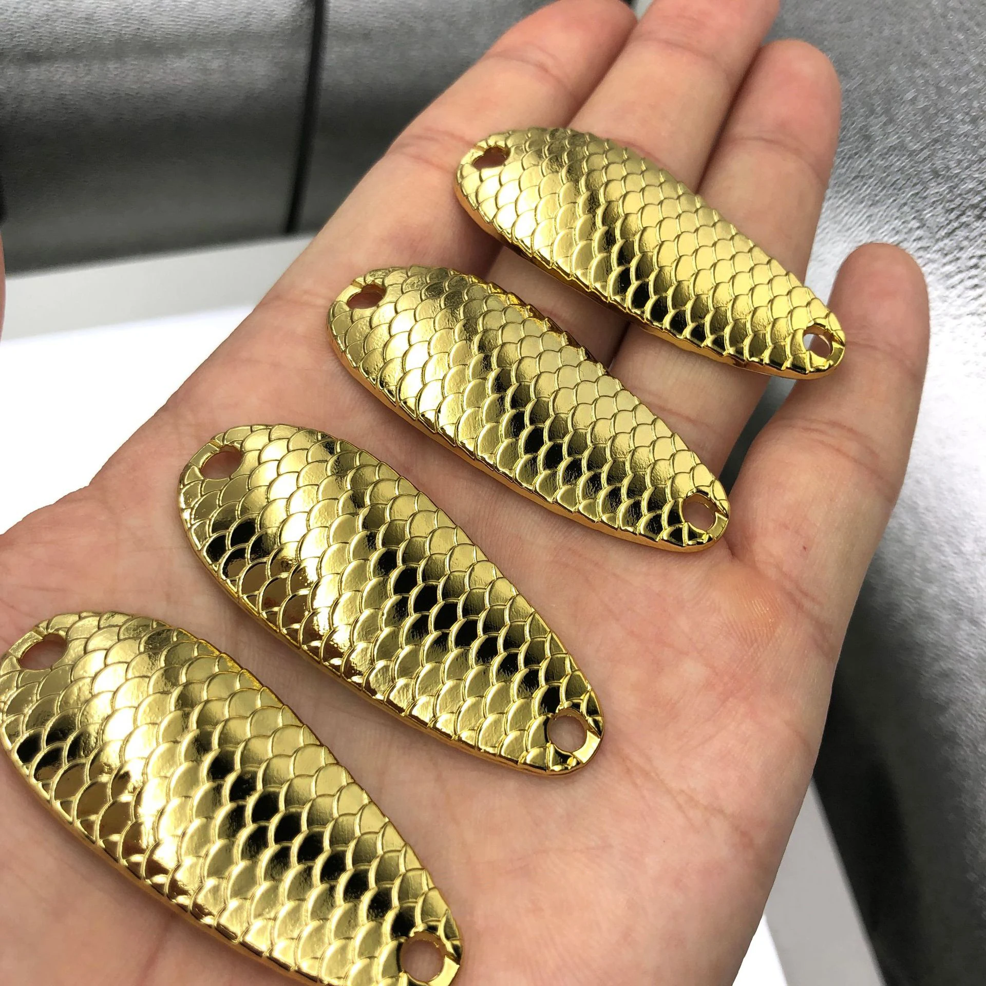 Glittering Scale Metal Spoon Lure Bluegill Artificial Bait for Bass ...