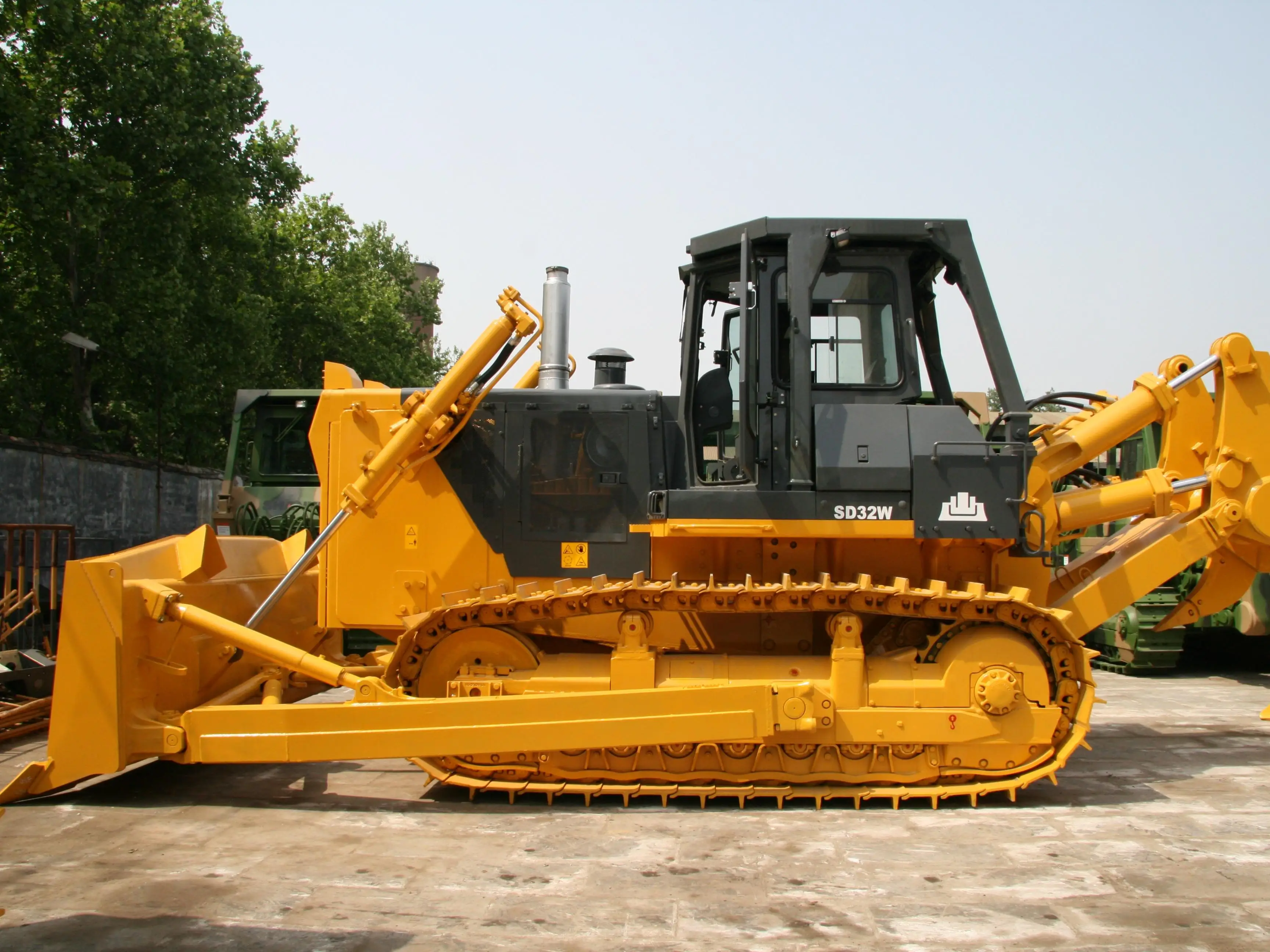 China Bulldozer Shantui Sd22 Sd32 Crawler Bulldozer With Ripper - Buy Bulldozer D7,Shantui ...