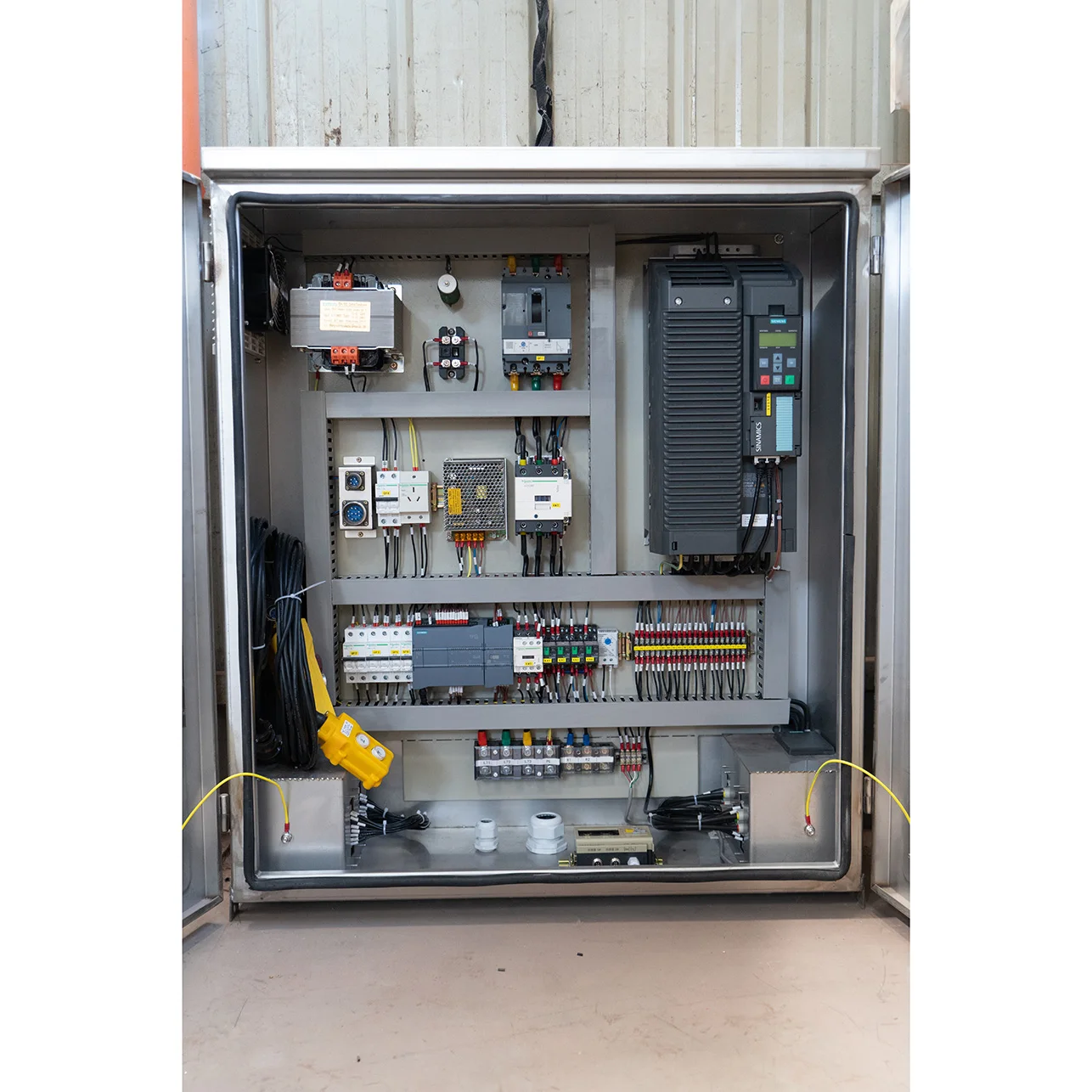 TRUEMAX CMAX Construction Lift - Reliable Cargo and Personnel Elevator ...