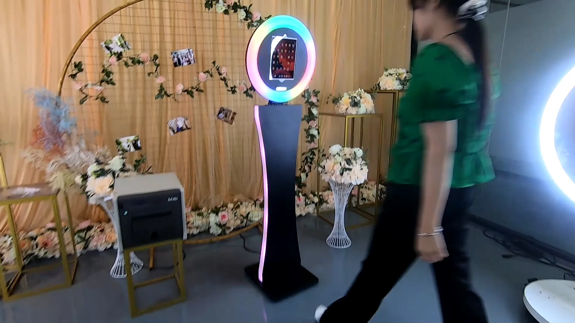 Vogue Portable Selfie Spin Roamer Roaming Photobooth Ipad Photo Booth ...