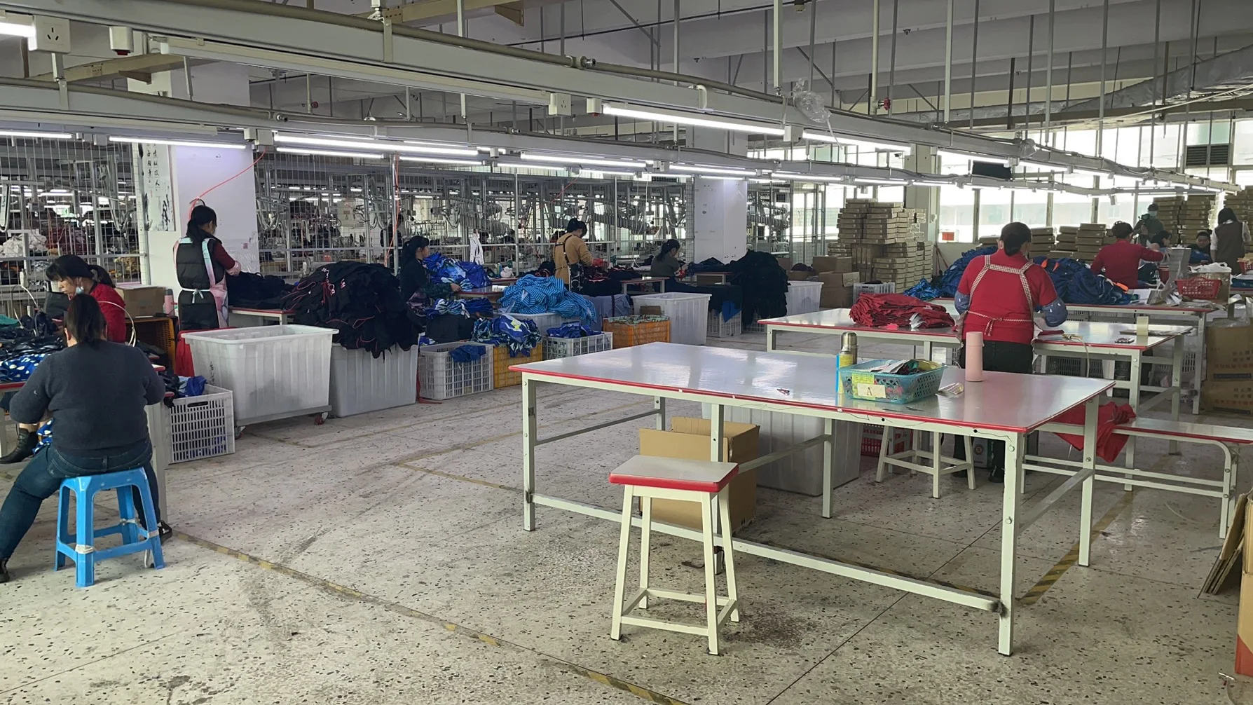 2024 2024 New Design Modest Gymwear Criss-cross Back Padded Bra Top ...