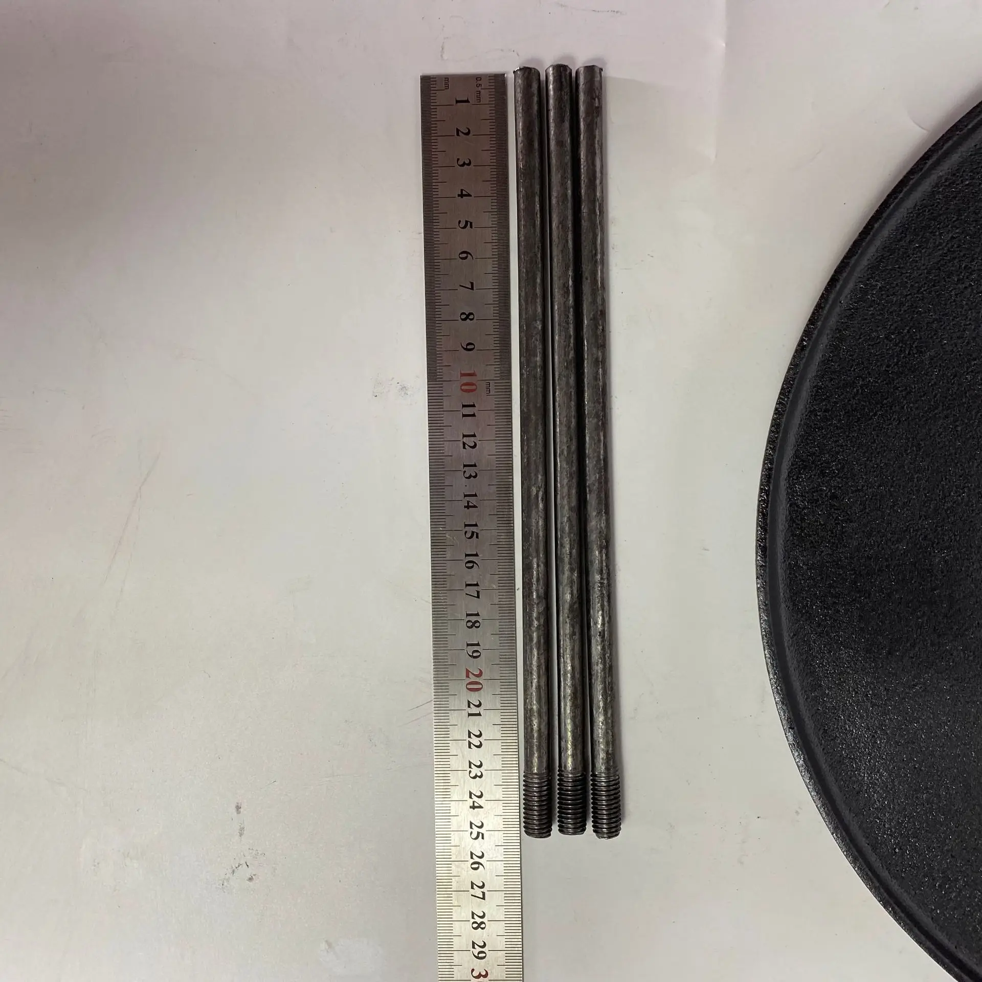 Outdoor Camping Round Barbecue Plate Grill With 3 Legs Barbecue Plate ...