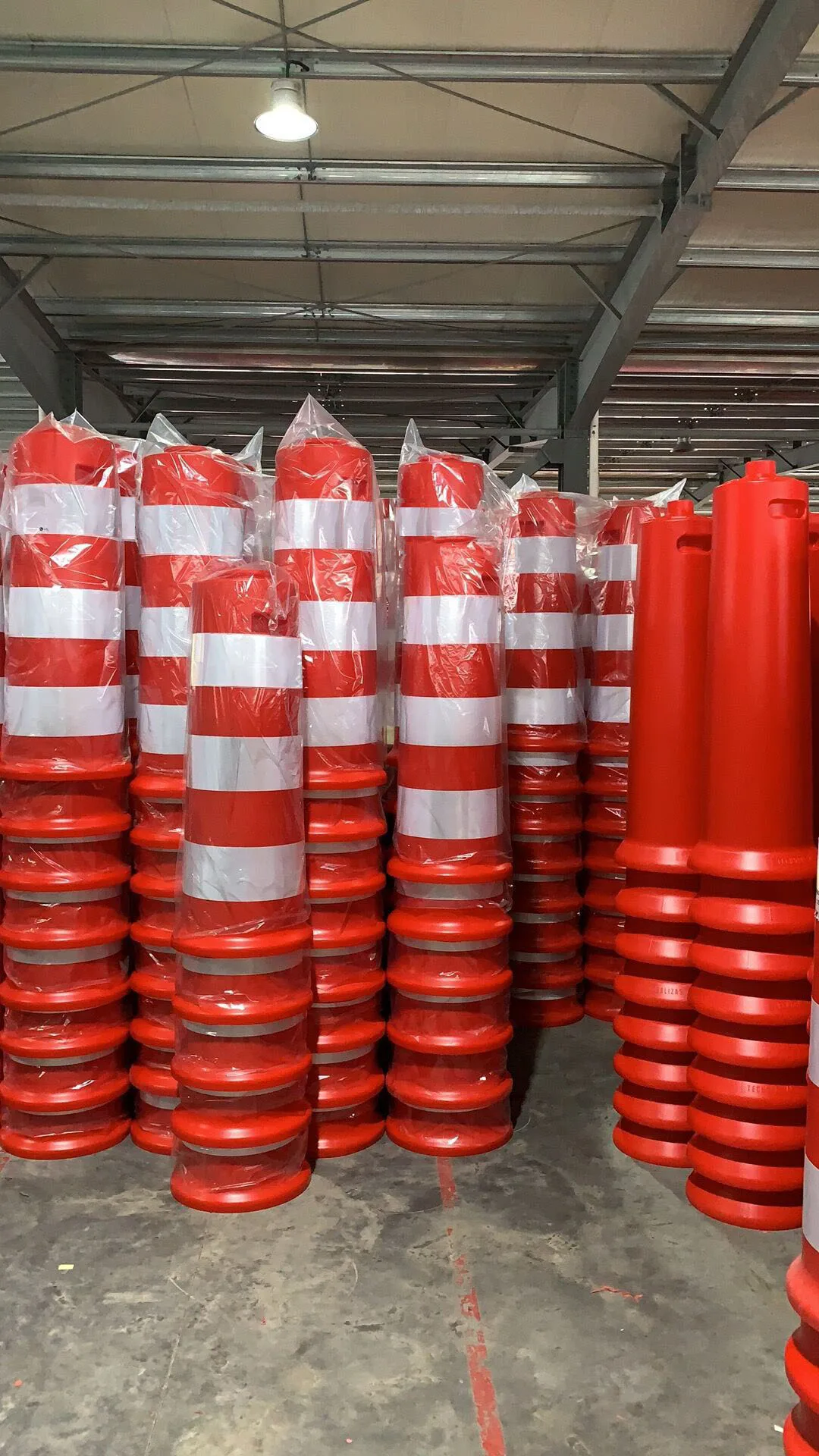 Aashto Standard Roadsafe Road Safety 1100*580mm 15kgs Hdpe Traffic ...