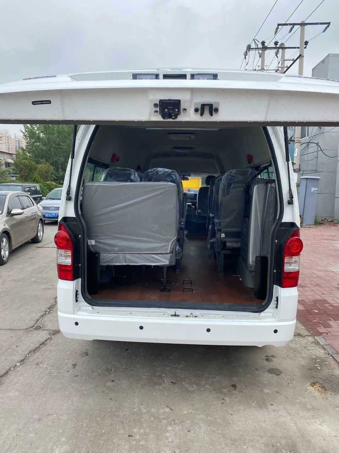 Cheap Used Chery Hiace Bus - 17 Seater Diesel Mini Passenger Van for ...