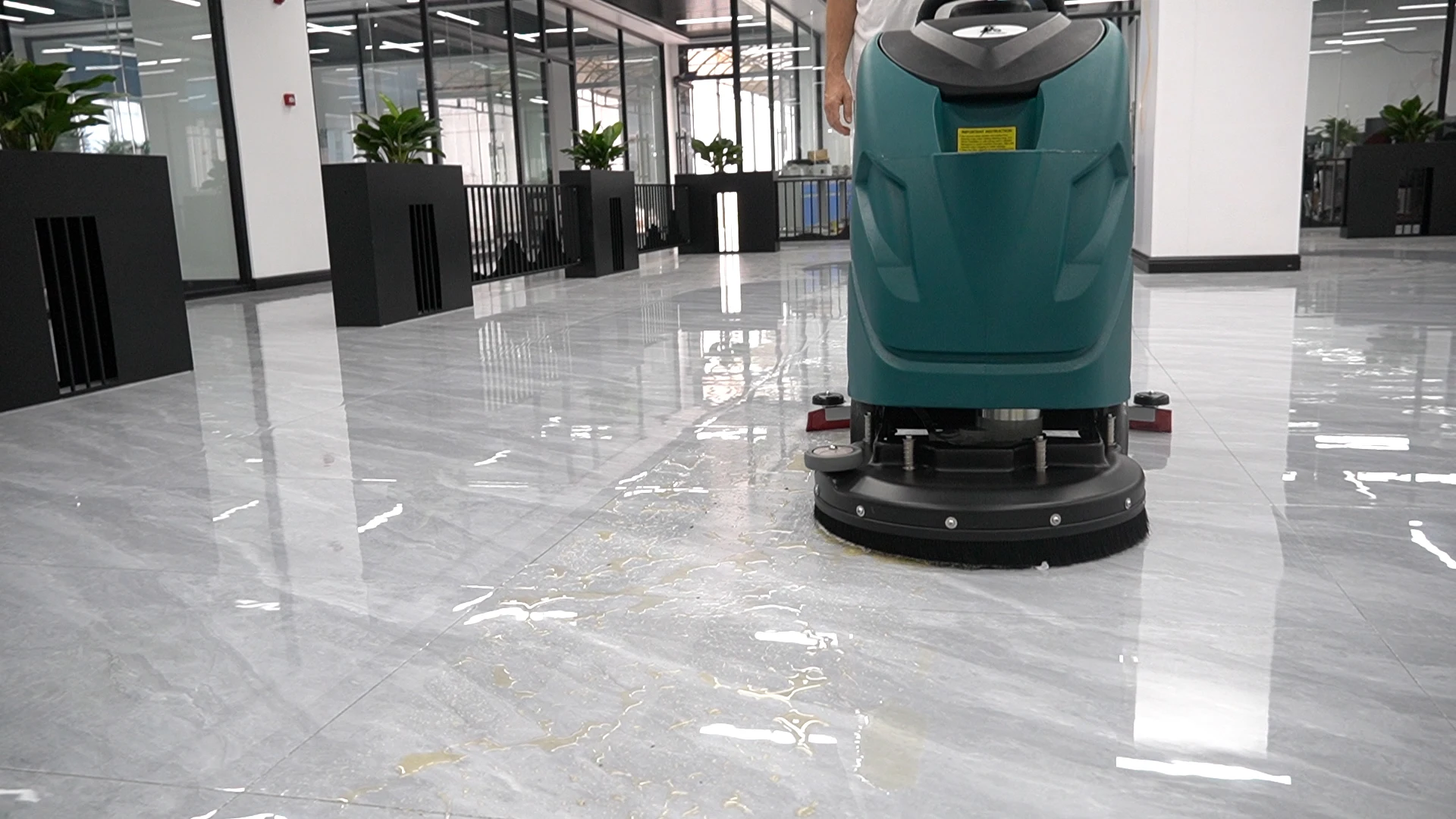 Auto 50l Large Tank Battery Factory Warehouse Floor Scrubber Machine ...