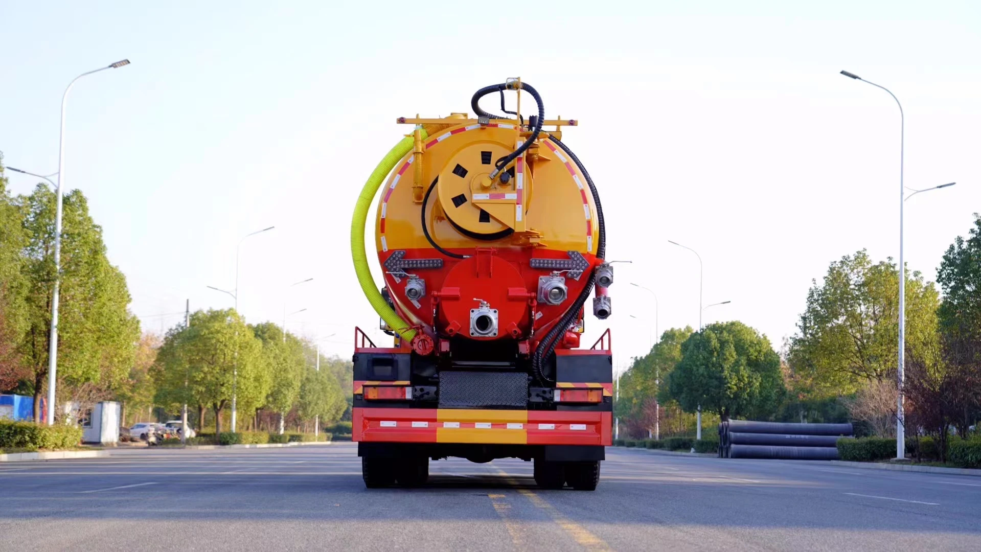 Sewage Suction Truck Vacuum Tank Sewage Suction Truck - Buy Dongfeng In ...
