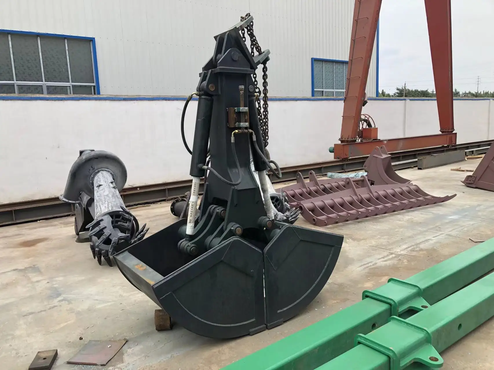 KEDA Watermaster Amphibious Dredger - Efficient Dredging