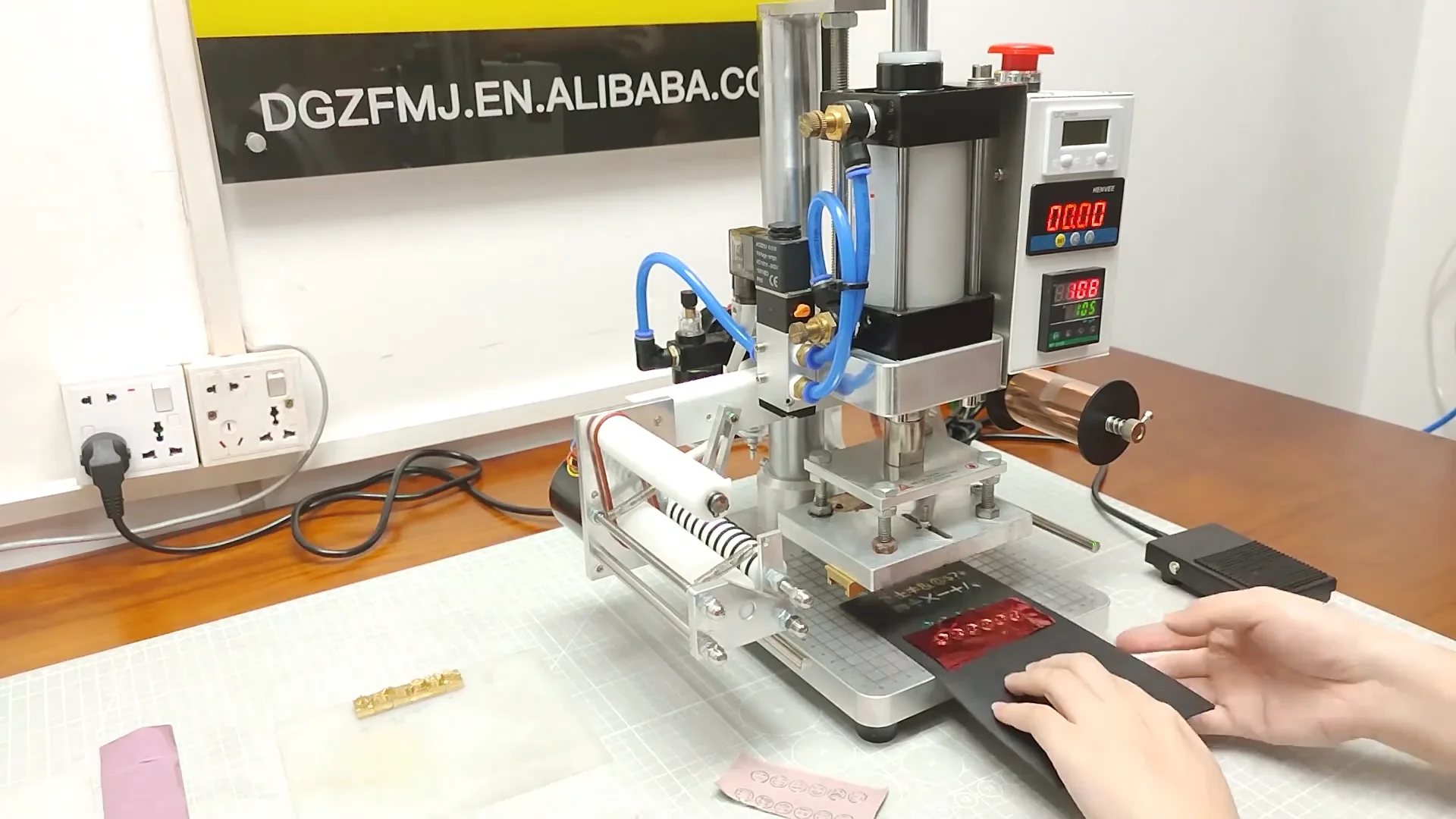 Wholesale T-type Movable Type Mold Logo Bronzing Version Leather Hot ...