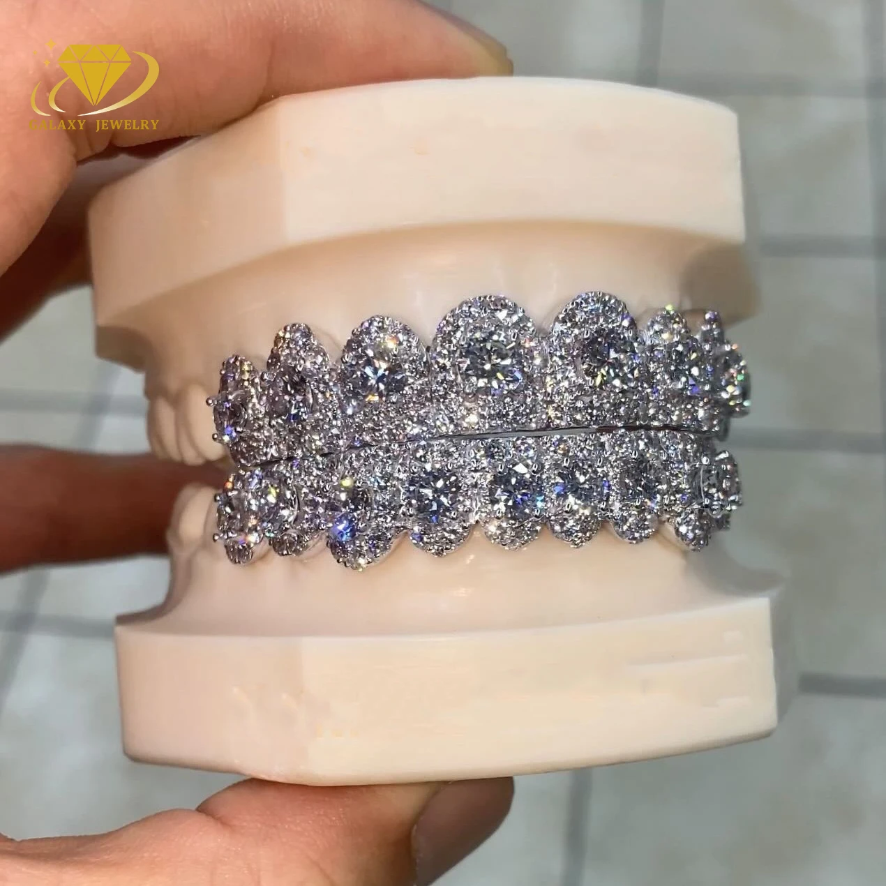 Custom Big Stone Grillz 8 on 8 Deep Perm Cut Vvs Moissanite