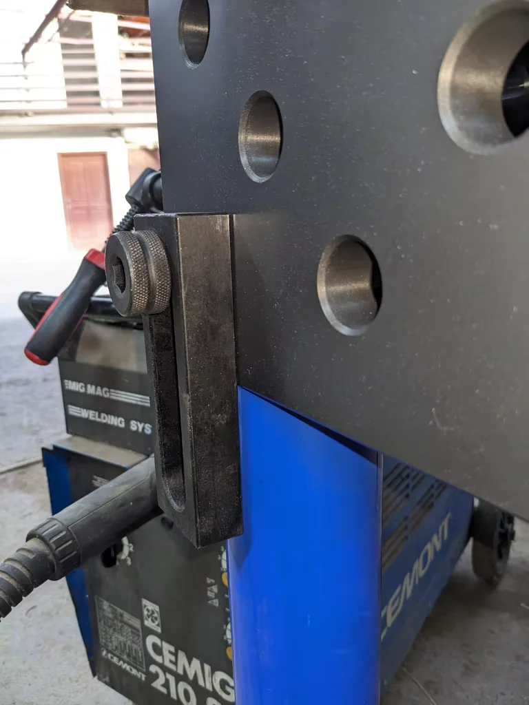 Heavy Duty 3D Cast Iron Steel Welding Platform D16 D28 New Condition ...