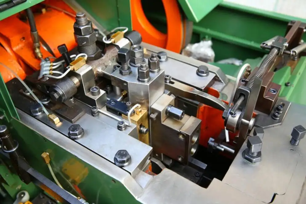 Screw Machine Cold Heading - Efficient Nuts & Bolts Making