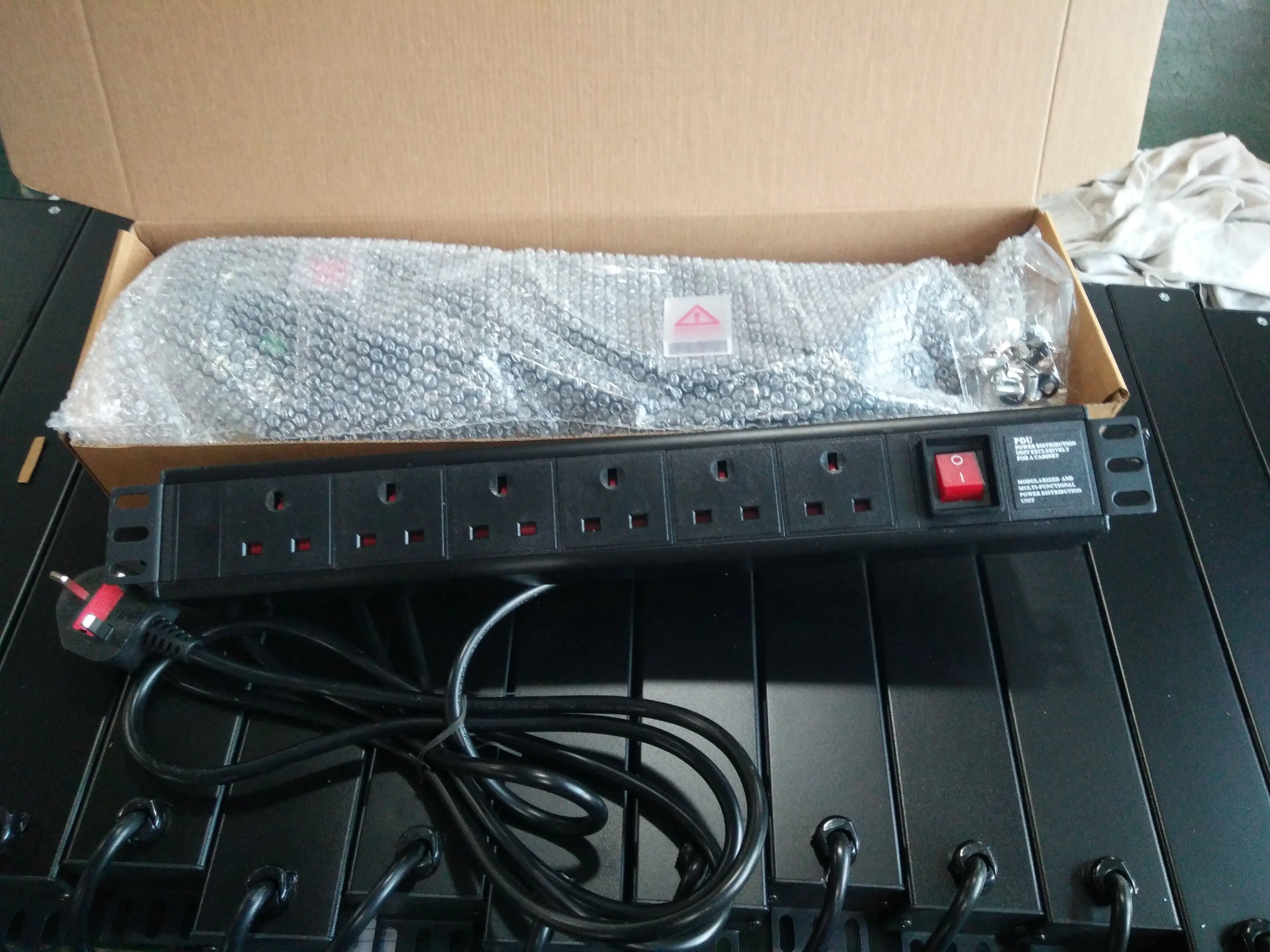 Rack Mounts Pdu Power Strip Uk Pdu - Buy Rack Mounts Pdu Power Strip Uk Pdu Socket,Uk Pdu Socket ...