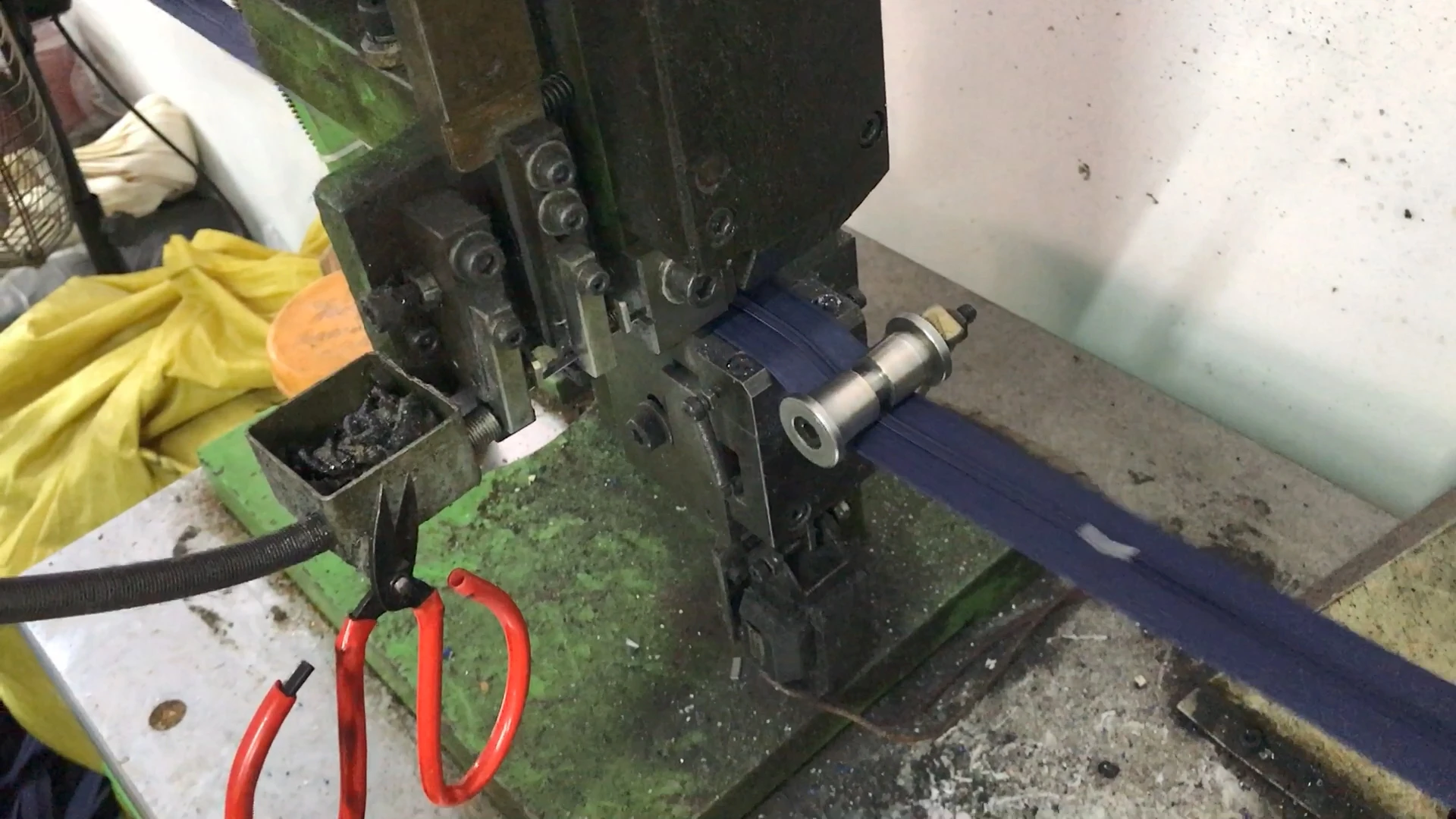 Auto Bottom Stop Machine For Zipper Making Featuring Nylon Zipper And ...