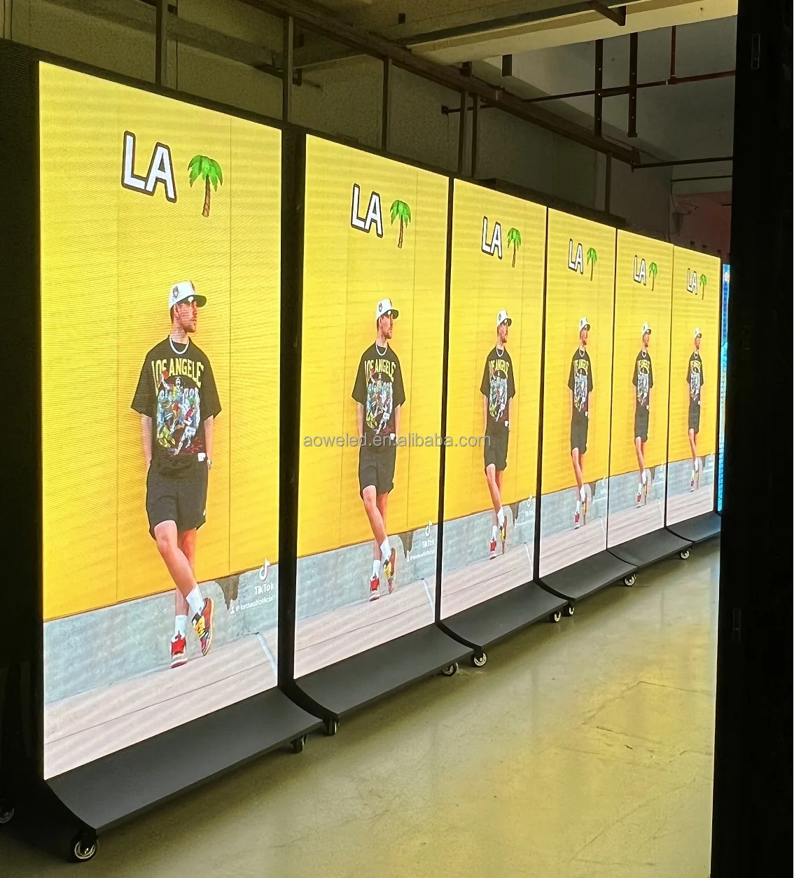 P2 P2.5 P3 Flooring Standing LED Display - Digital Poster