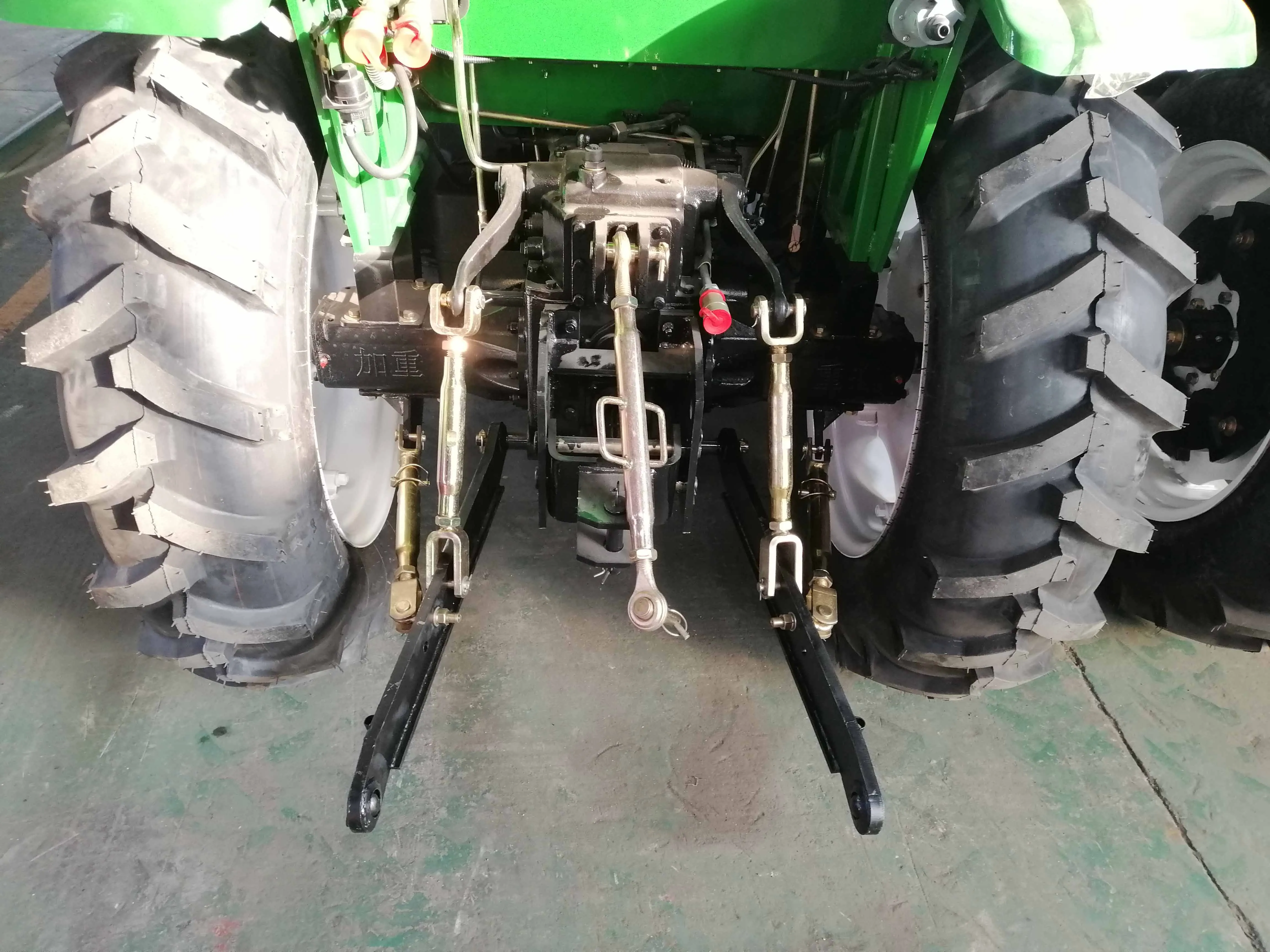 China Tavol 704 Tractor Matched Agricultural Farm Tractor With Cabin ...