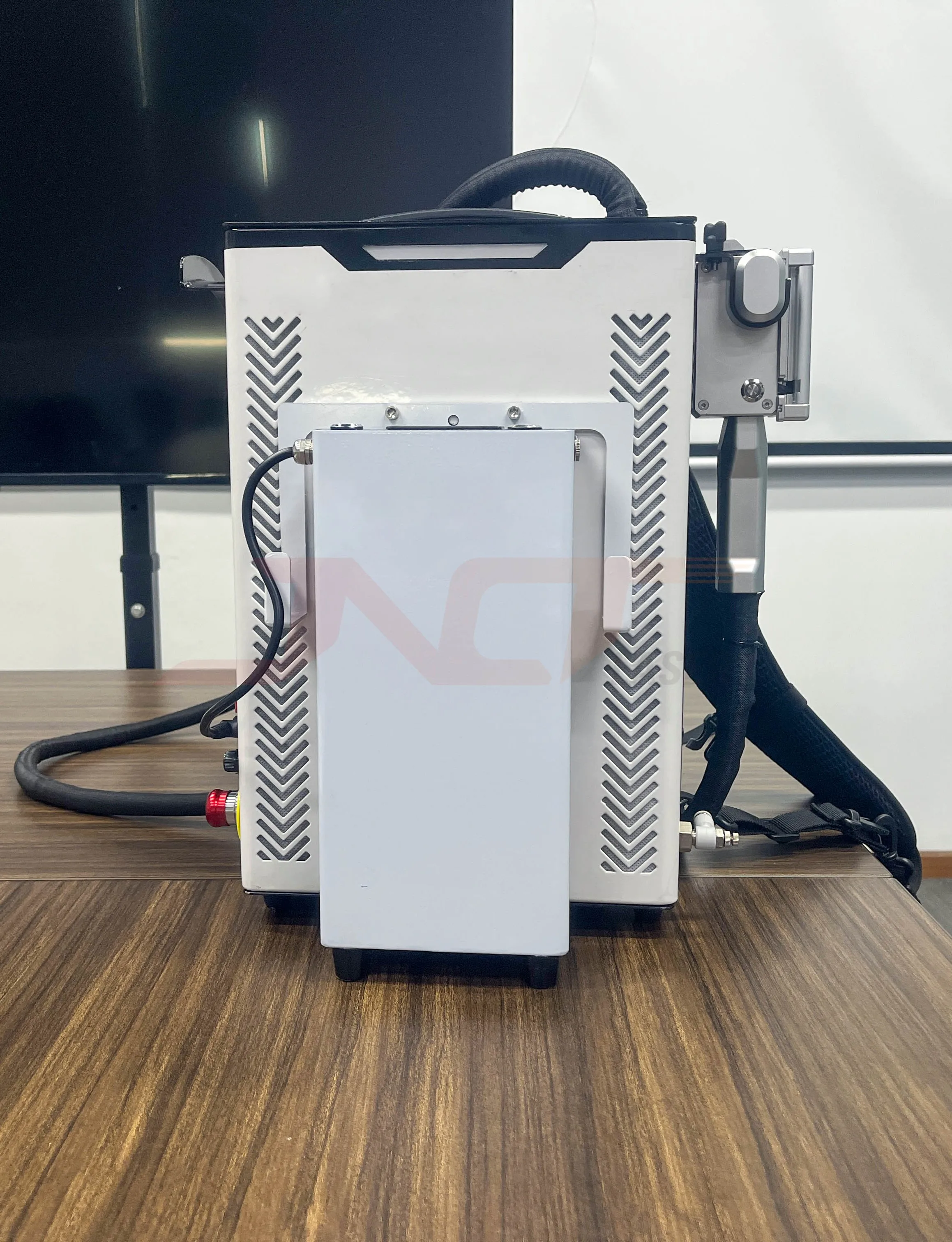 Portable Handheld Pulse Laser Cleaning Machine - Raycus Battery ...
