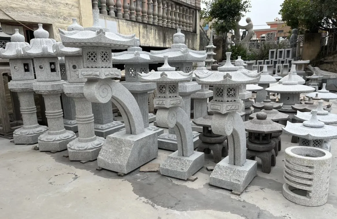 Classic Hand Carved Grey Granite Stone Lanterns for Garden Decorative