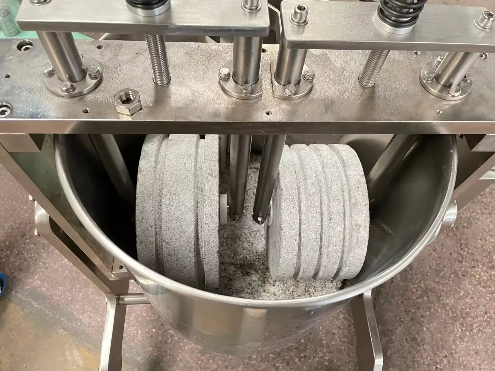 Rotary Chocolate Grinding Refining Machine Chocolate Melting Grinding ...