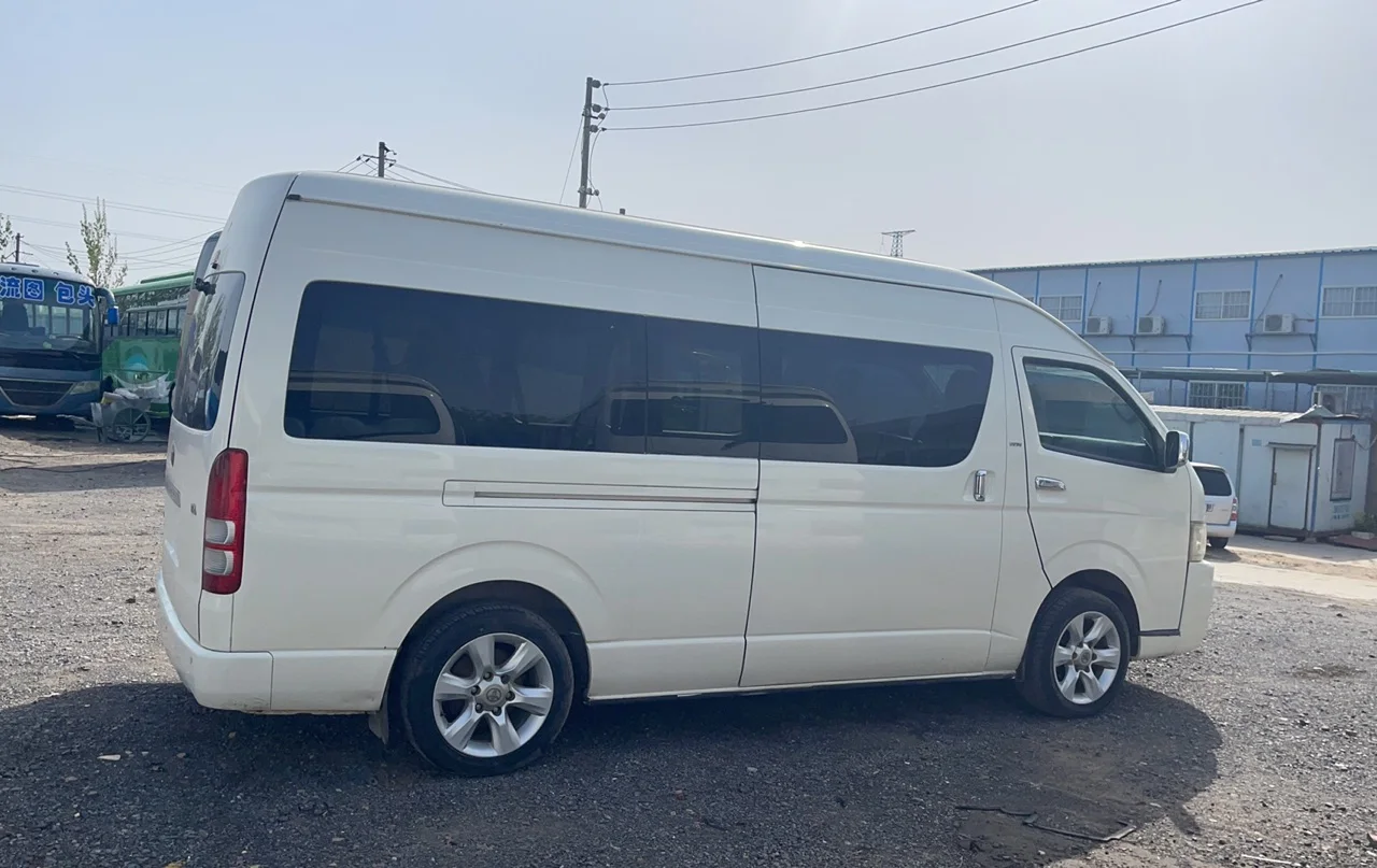 Mini Bus Toyota Hiace - Reliable Used Vans for Sale