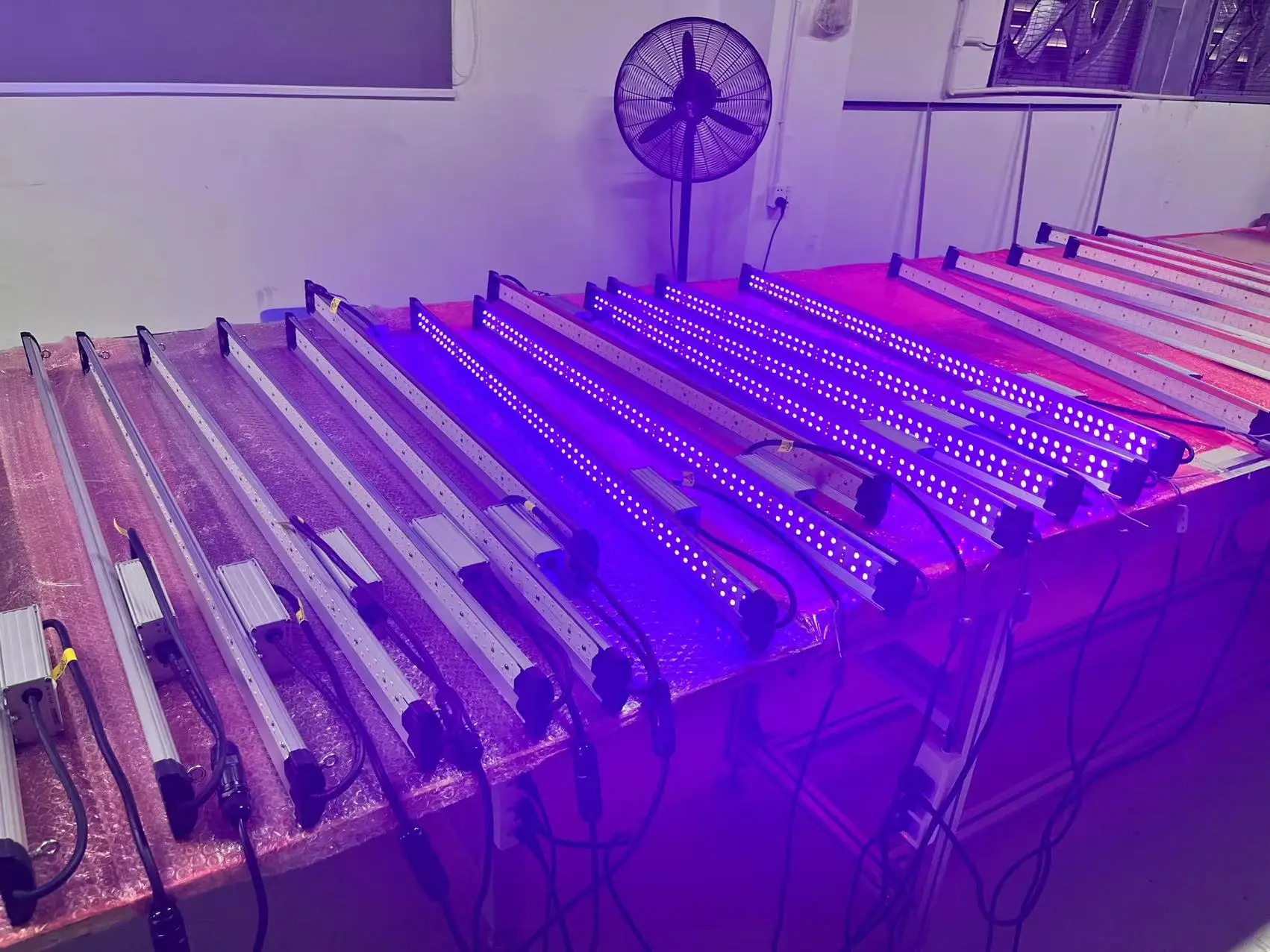 Ecospeed 30W UV LED Grow Light Bar with EU/US Plug & ODM | Wholesale