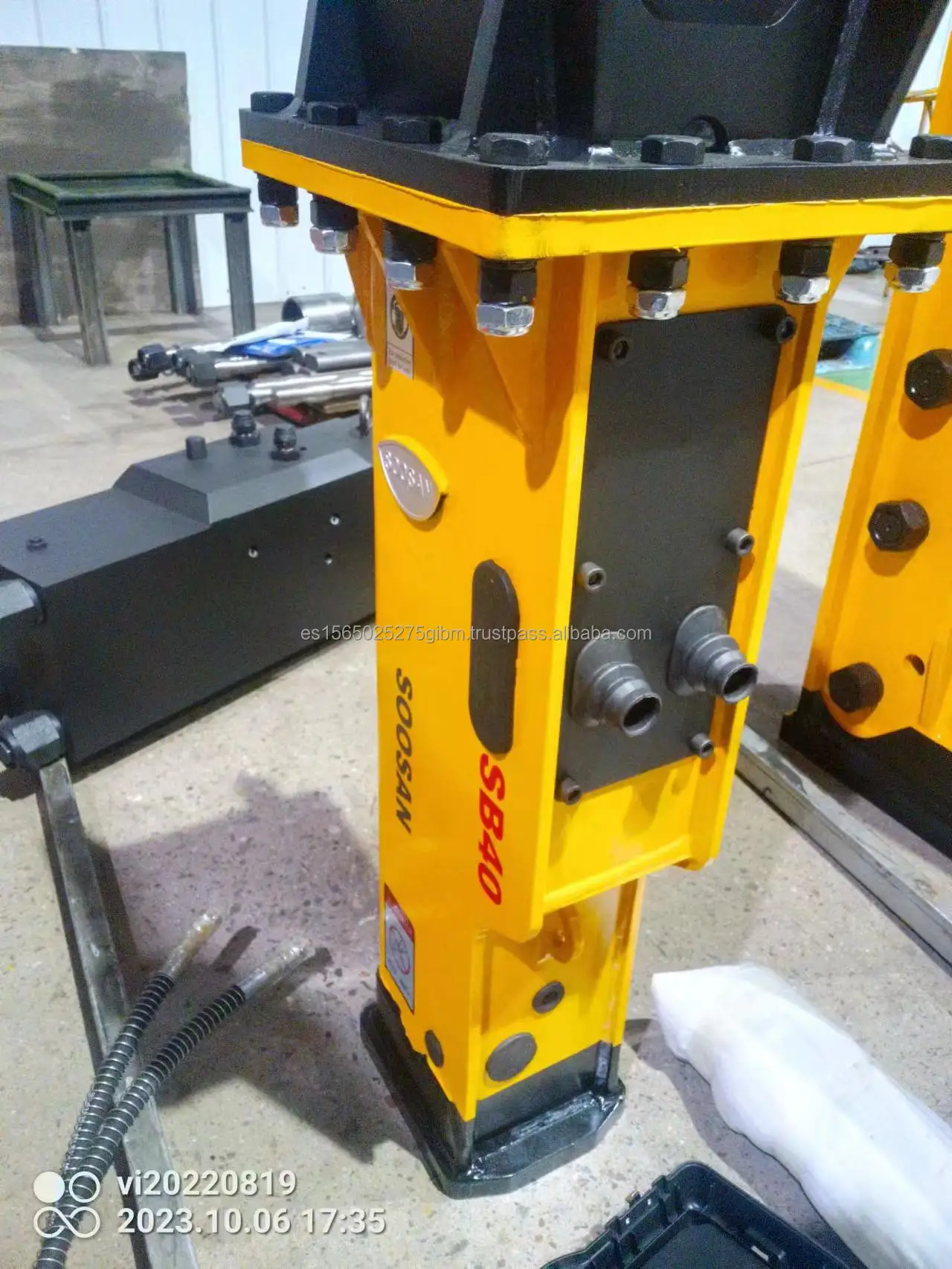 Soosan Hydraulic Breaker Model Sb40 Box Type Suitable For Mini Excavators,Backhoe Loaders,Skid ...