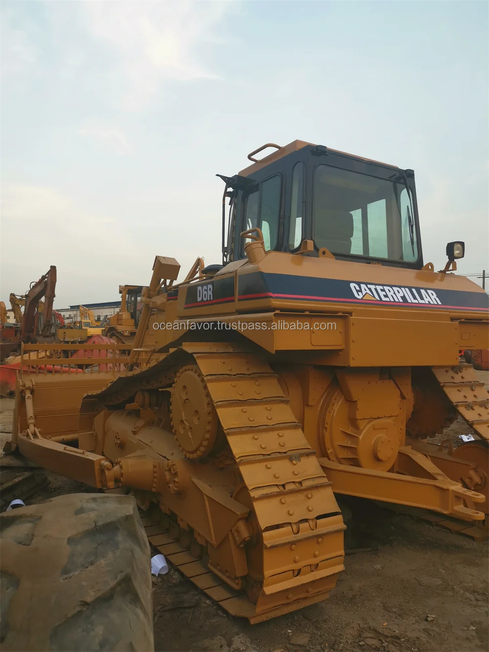 日本制造的土方推土机卡特彼勒d6r二手履带式推土机在中国上海销售 Buy Cat D6r履带式推土机二手 日本原装卡特彼勒d6r推土机