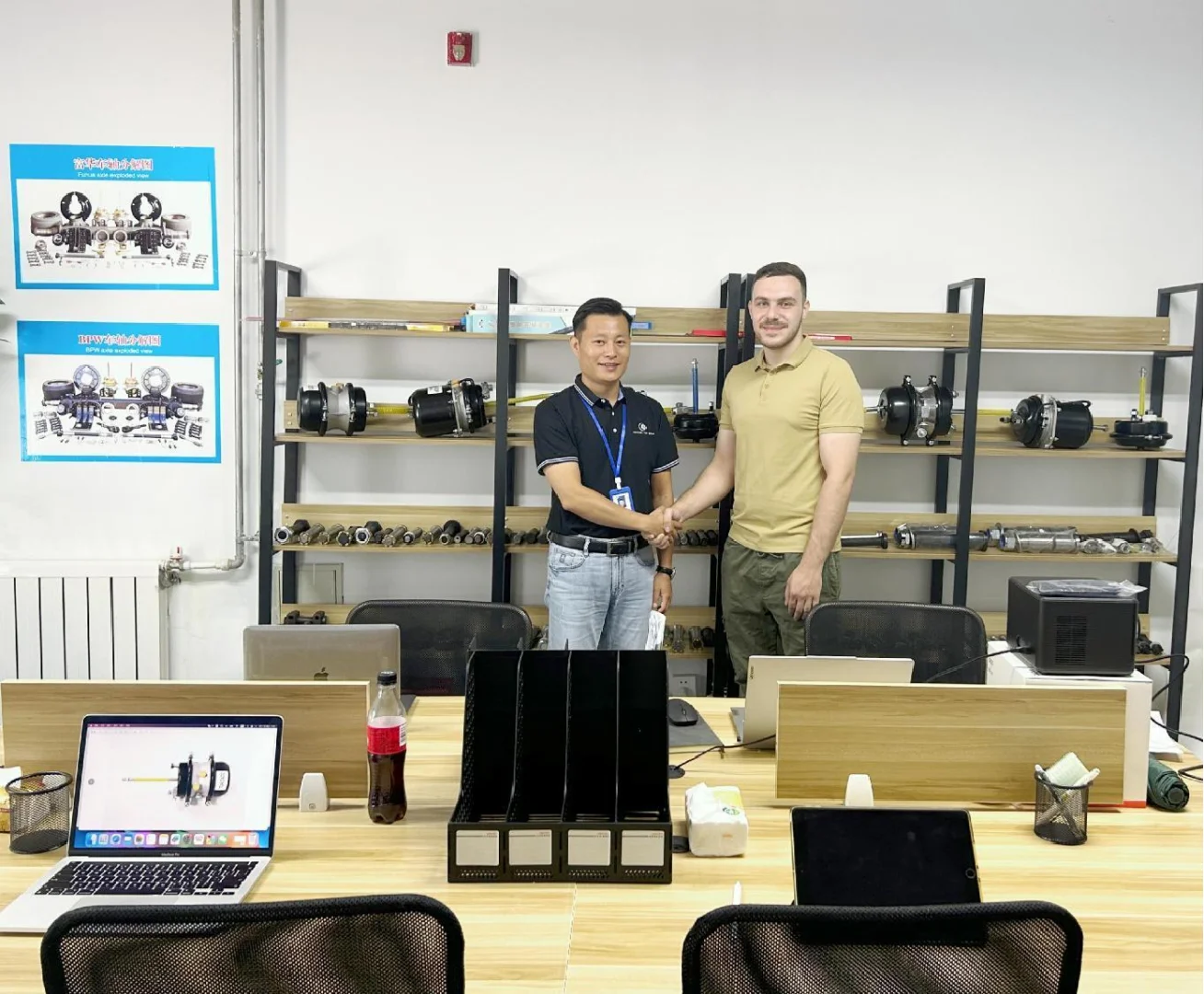 Truck Spare Parts Bush Pins Trailer Suspension Hot Shaft Forging ...