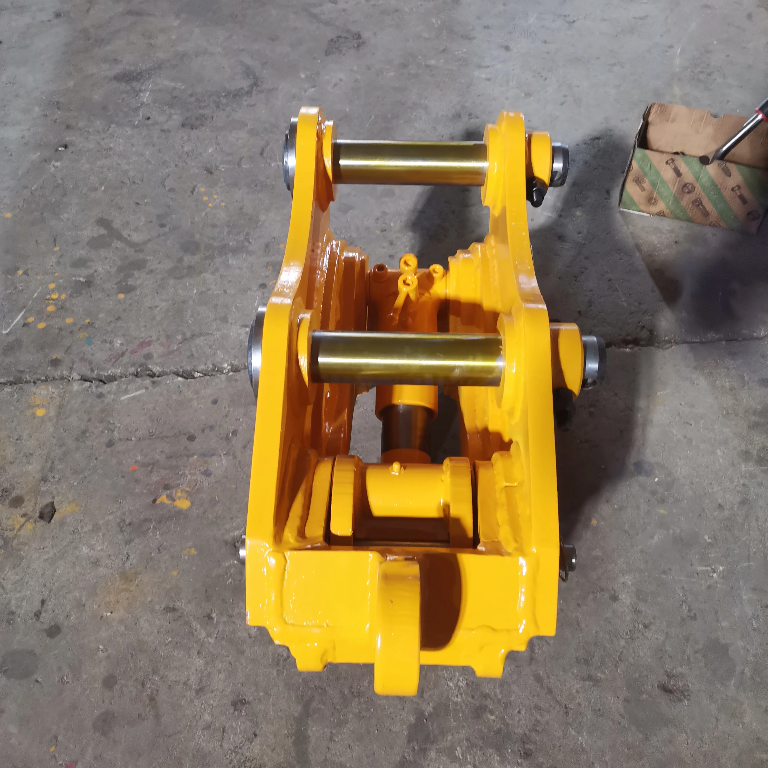 DHG Mini Excavator Quick Hitch - Reliable & Versatile
