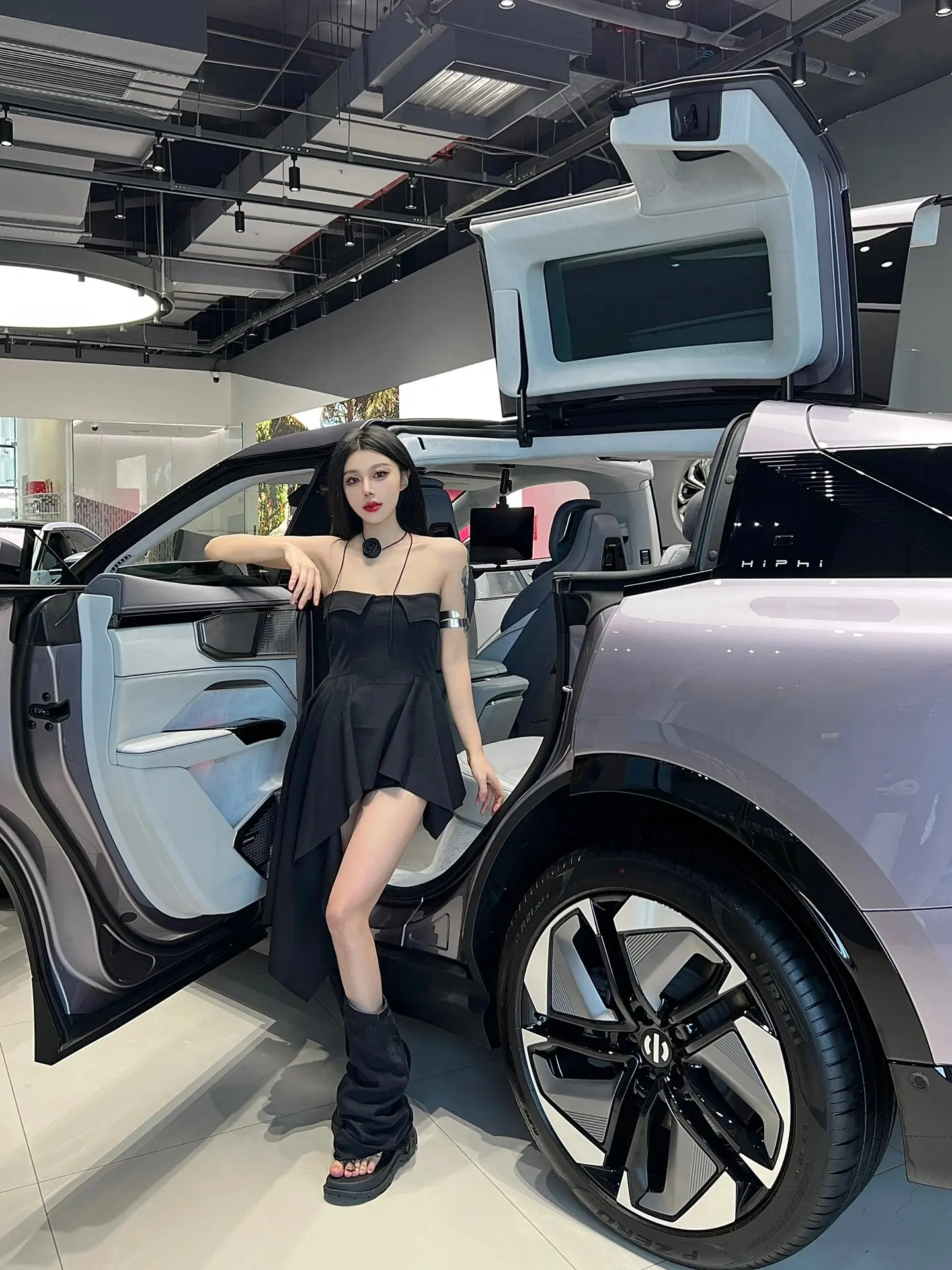 Hiphi Z Ultimate Luxury Electric Car 4/6 Seater With Ev Motor 4wd Drive ...