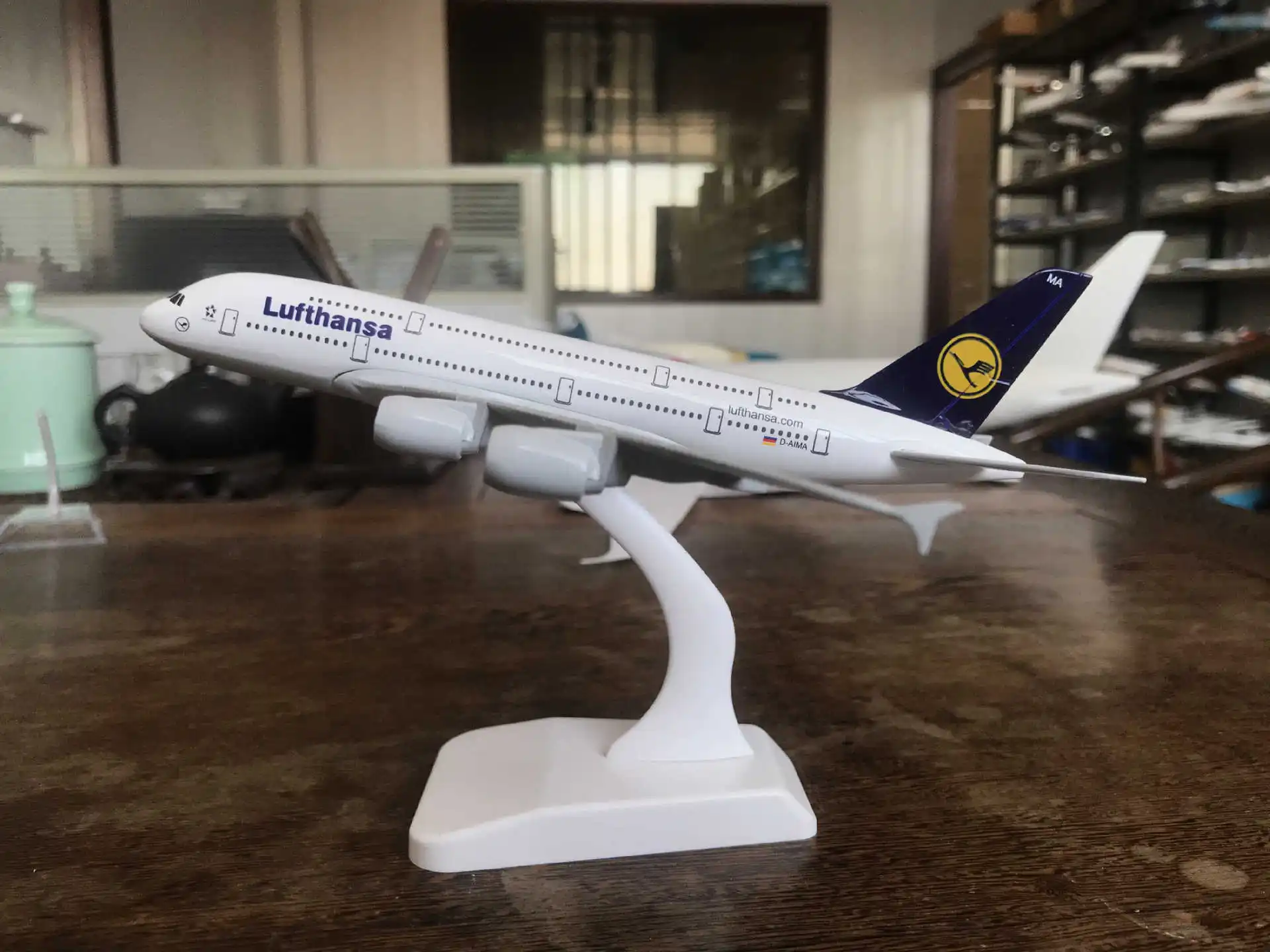 Alibaba.com: Emirates Airbus A380 1:400 Scale 20cm Metal Diecast ...
