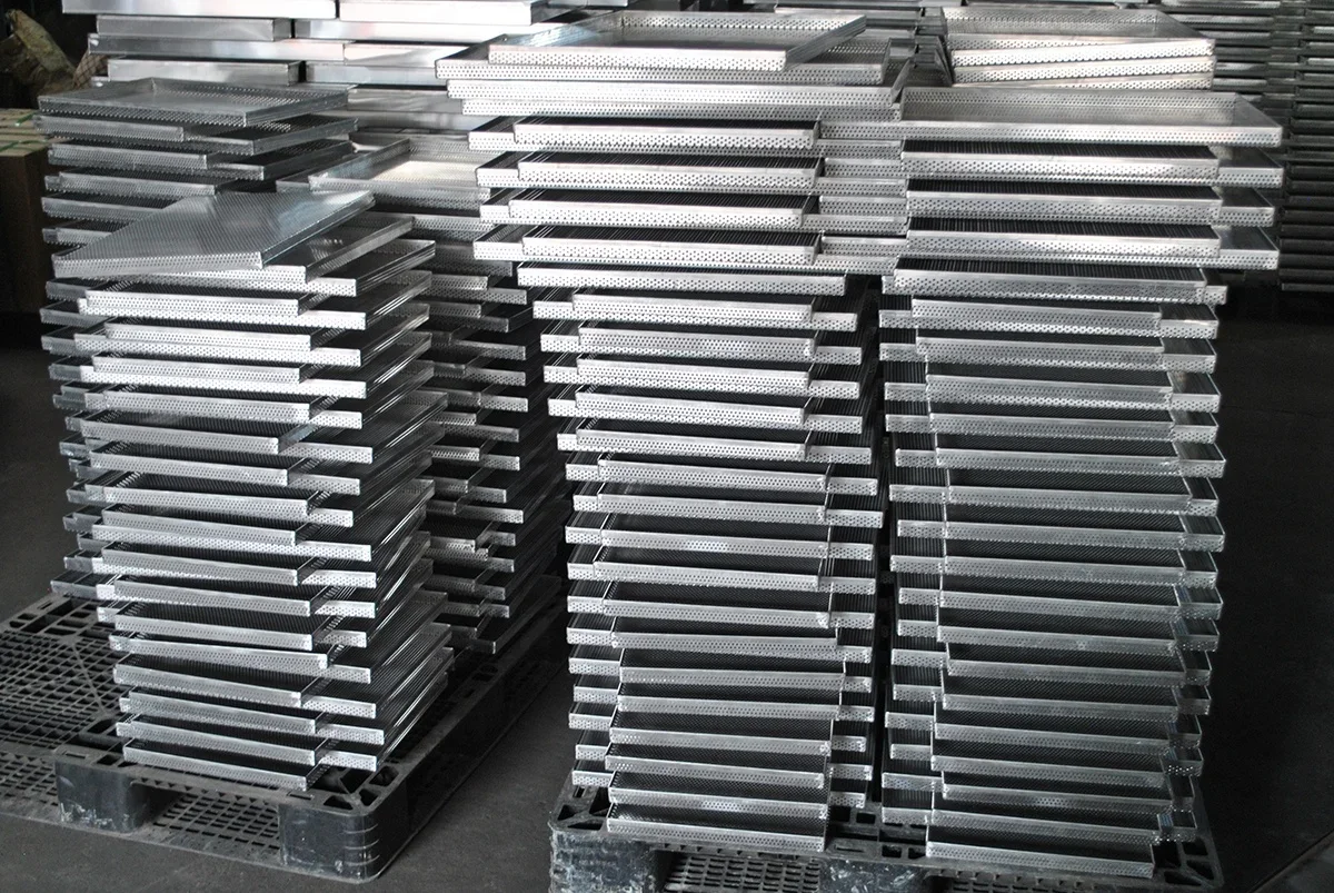 Durable Commercial Baking Trays - Heat Resistant & Ecofriendly