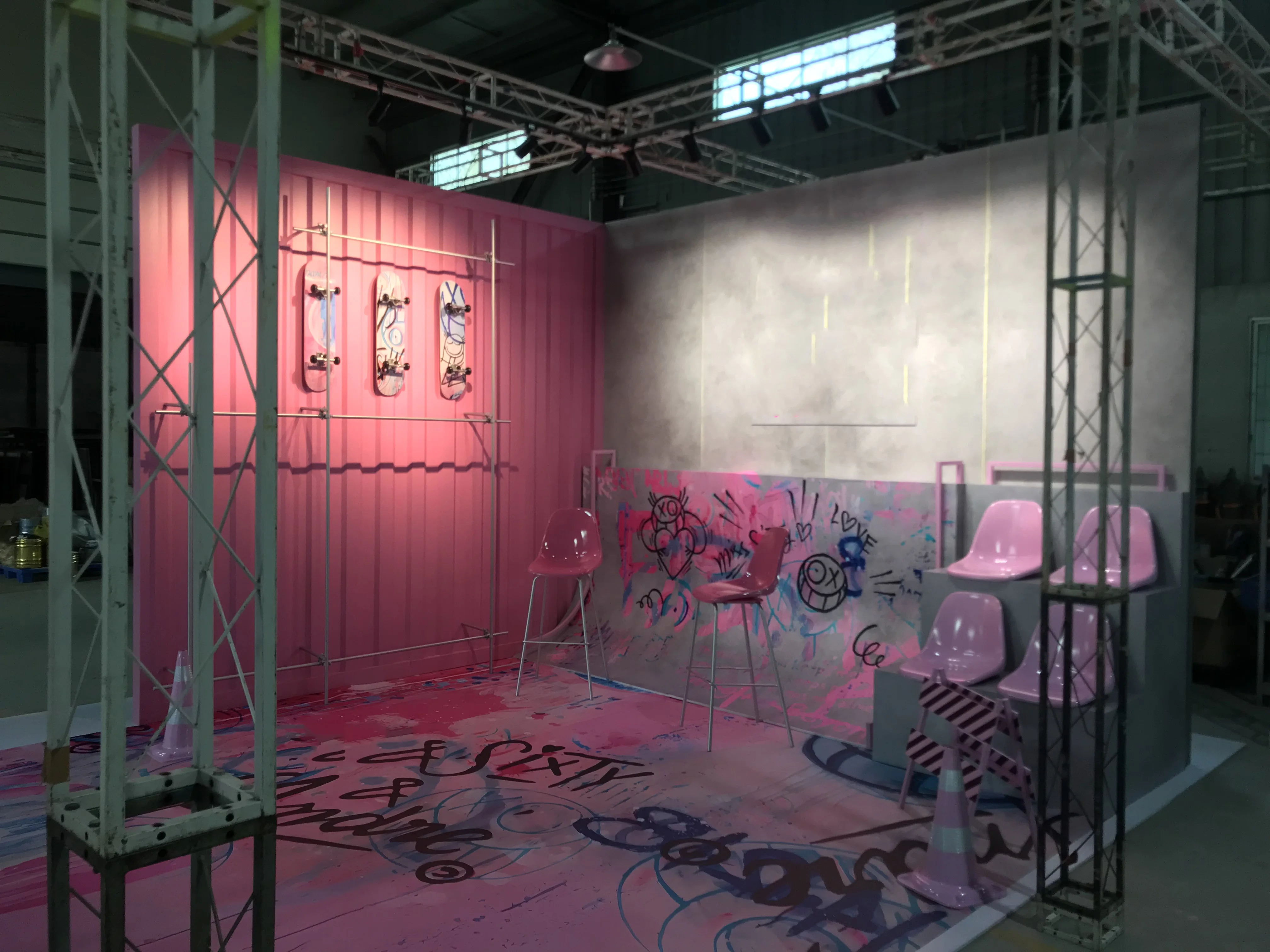 Customize Special Window Display Pop-up Shop Live Scene Props Window ...