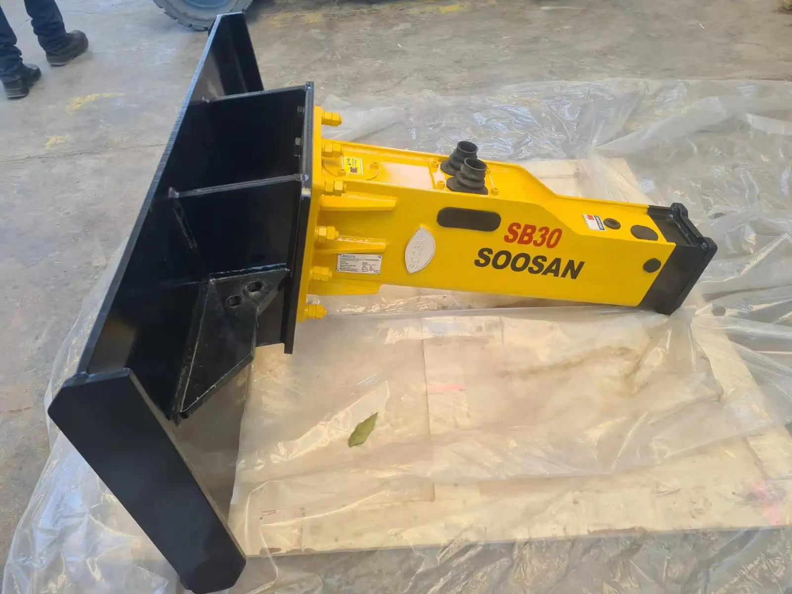 Soosan Hydraulic Breaker - Model Sb30 Box Type With Skid Steer Plate ...