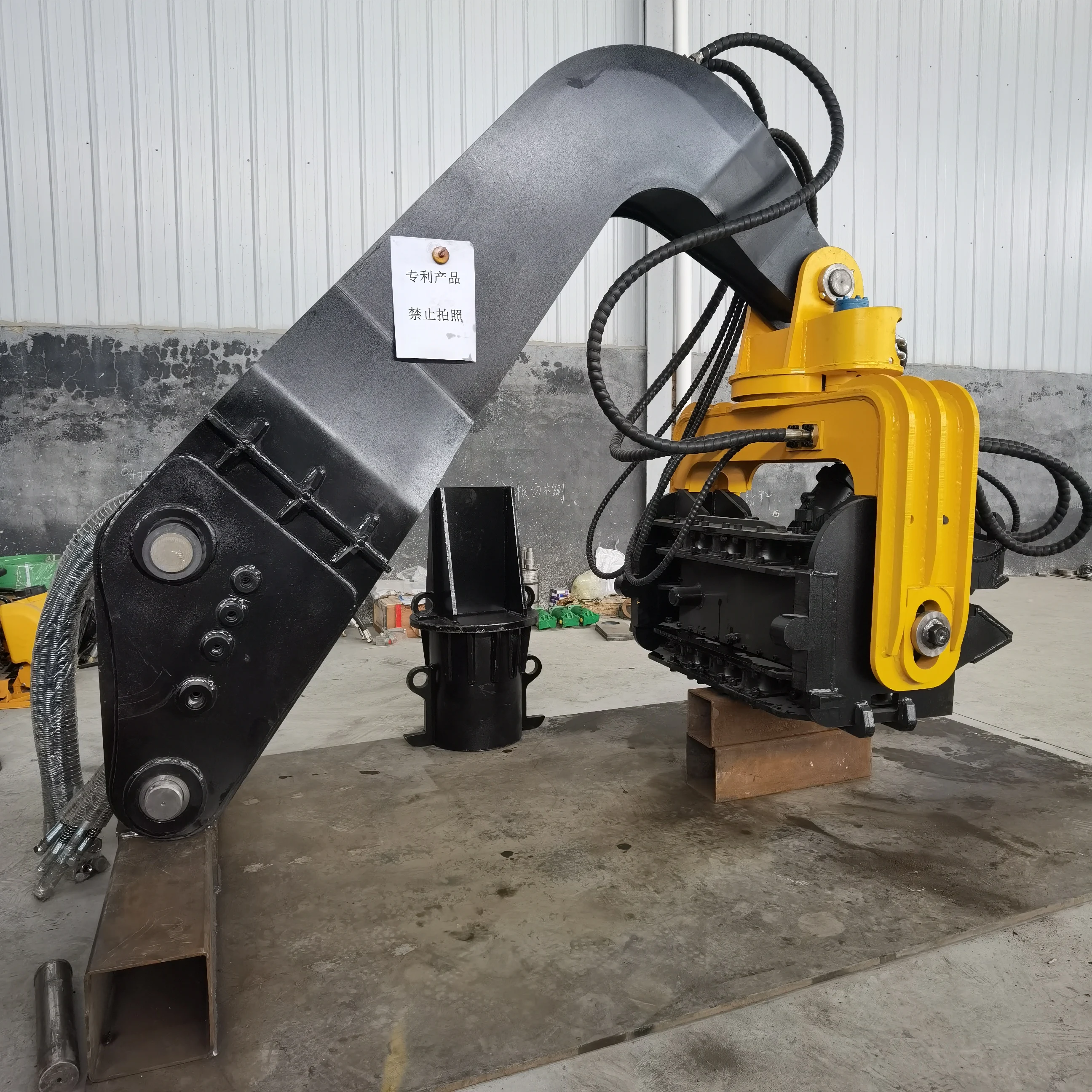 Sheet Pile Hydraulic Vibratory Pile Hammer Used To Drive Piles Into The ...