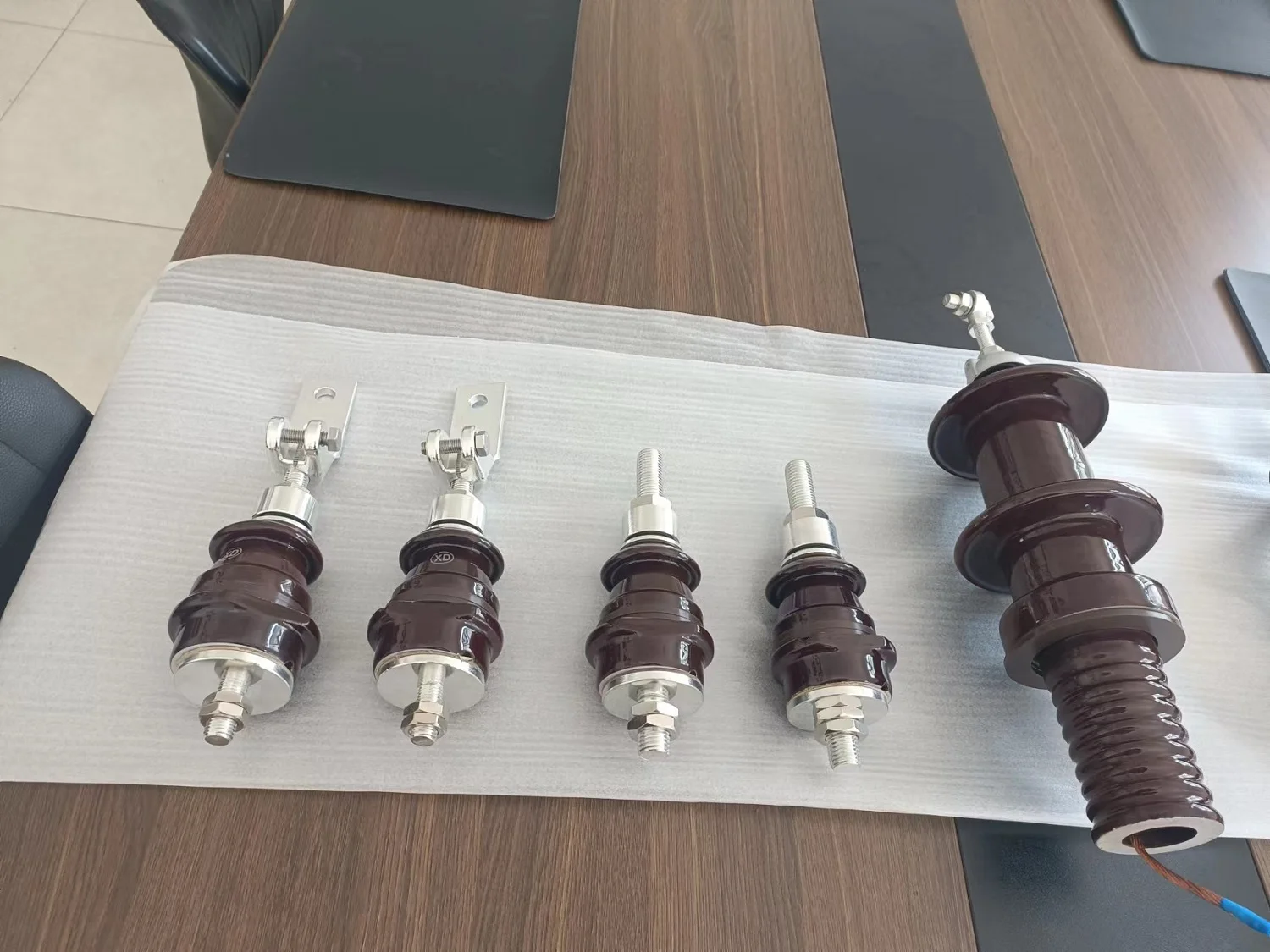 Din Ansi En Standard High Voltage 10kv 250atransformer Bushing Assembly ...