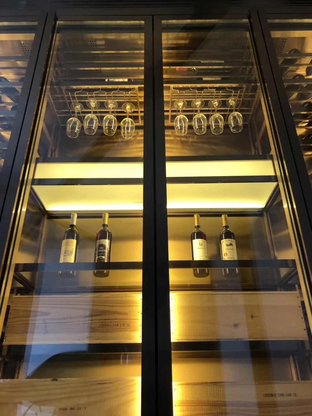 With Constant Temperature System Metal Wine Bottles Rack Display Shelf ...