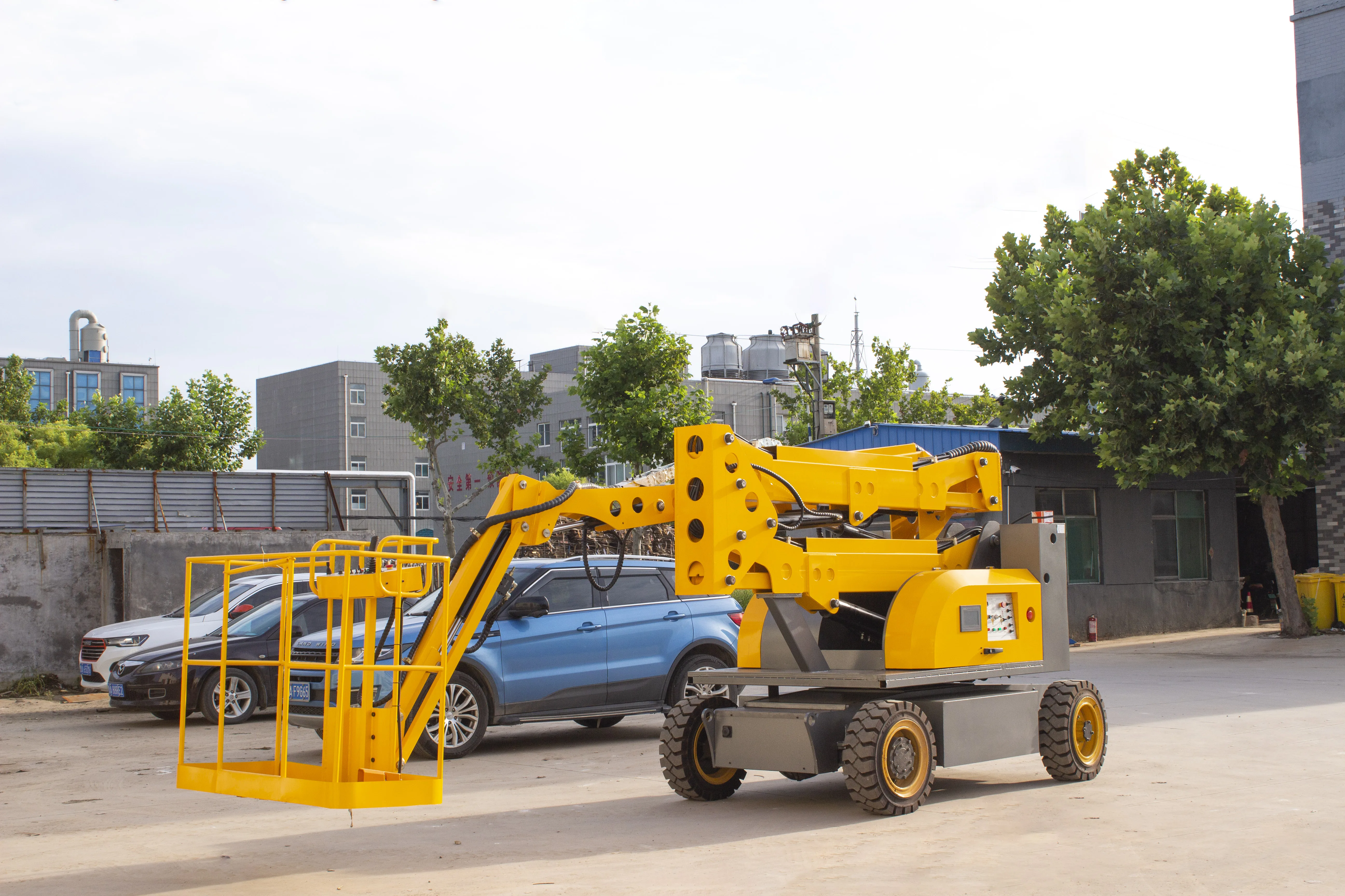 Professional Self-walking Hydraulic Articulated Boom Lifts Mobile Cross ...