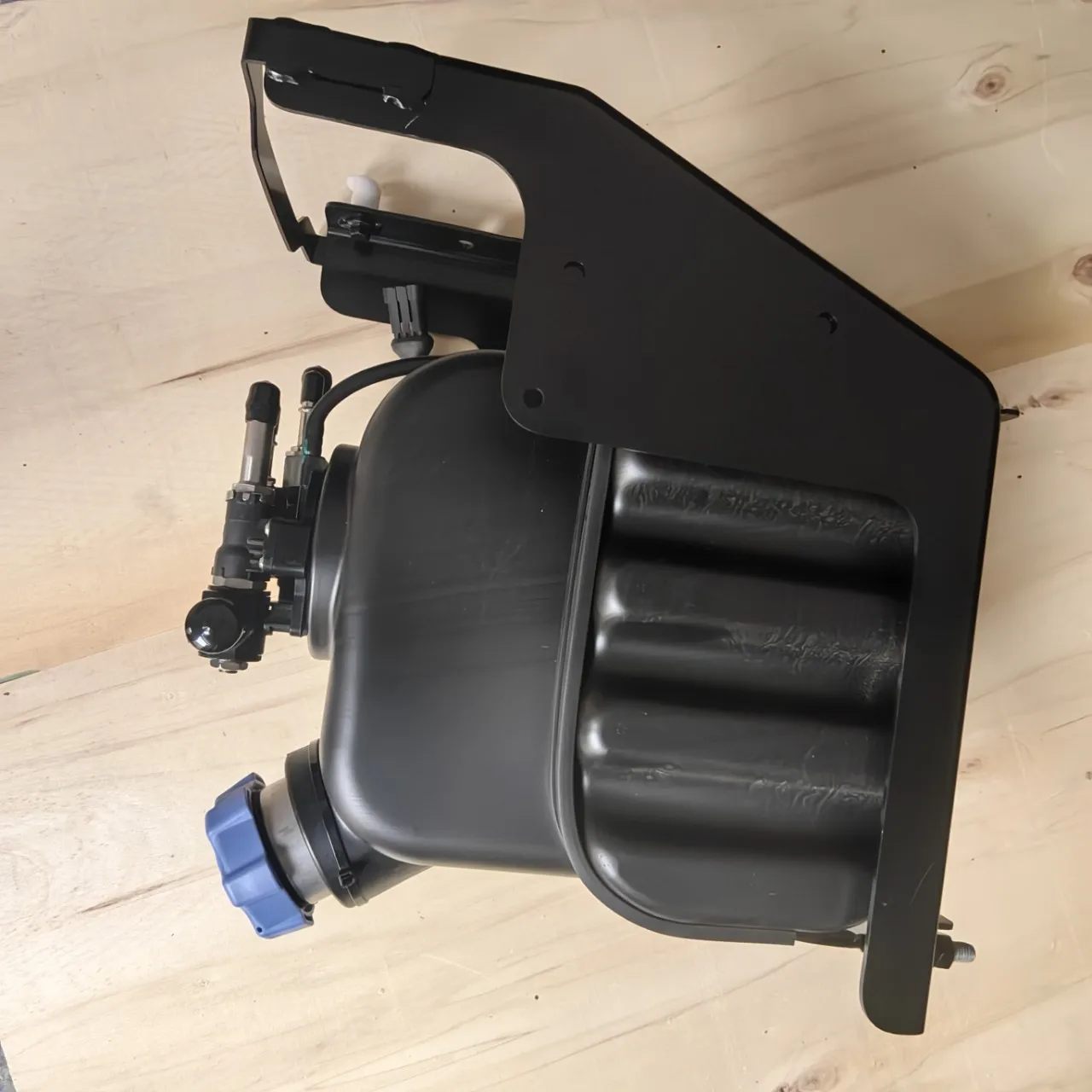 Dongfeng Light Truck Diesel Urea Tank with Bracket Assembly 1205006 ...