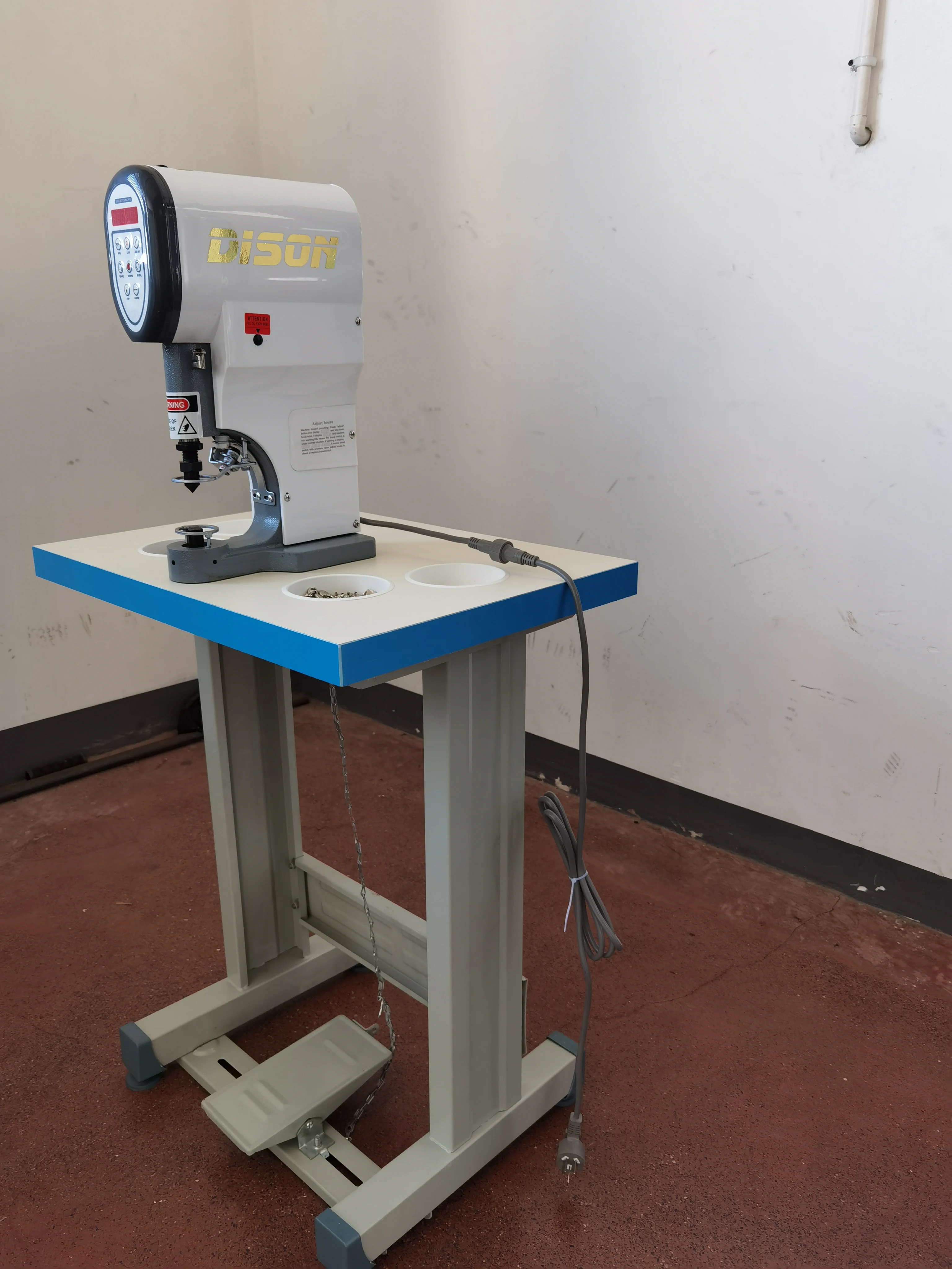 DS-818 Computer Servo Electric Snap Button Attaching Machine