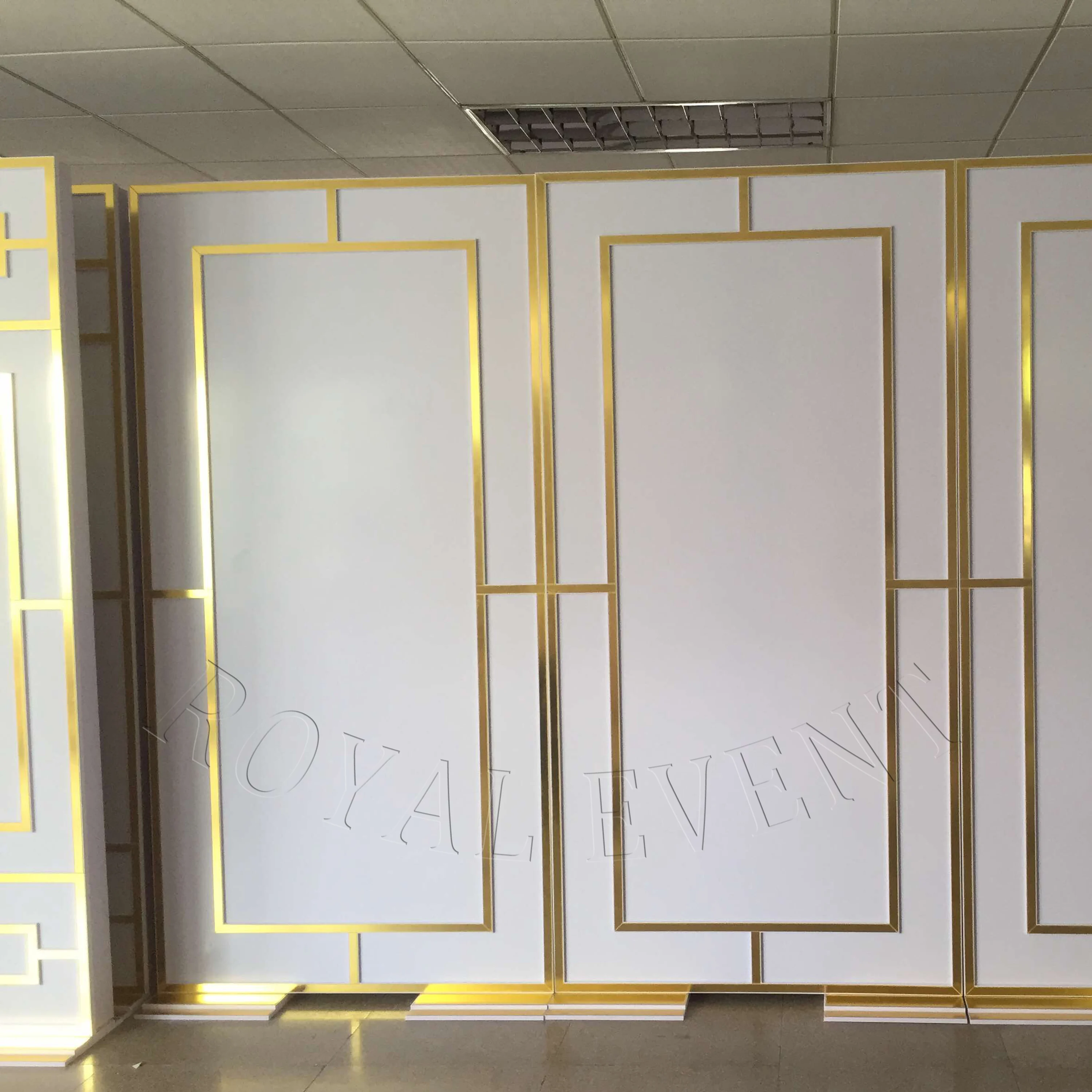 Elegant Golden Acrylic Wedding Backdrop Stand Pvc Plinths For Event ...
