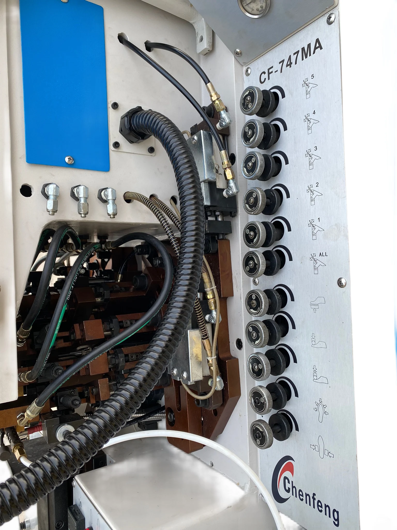 9 Pincer Hydraulic Shoe Last Making Machine - CF-747A